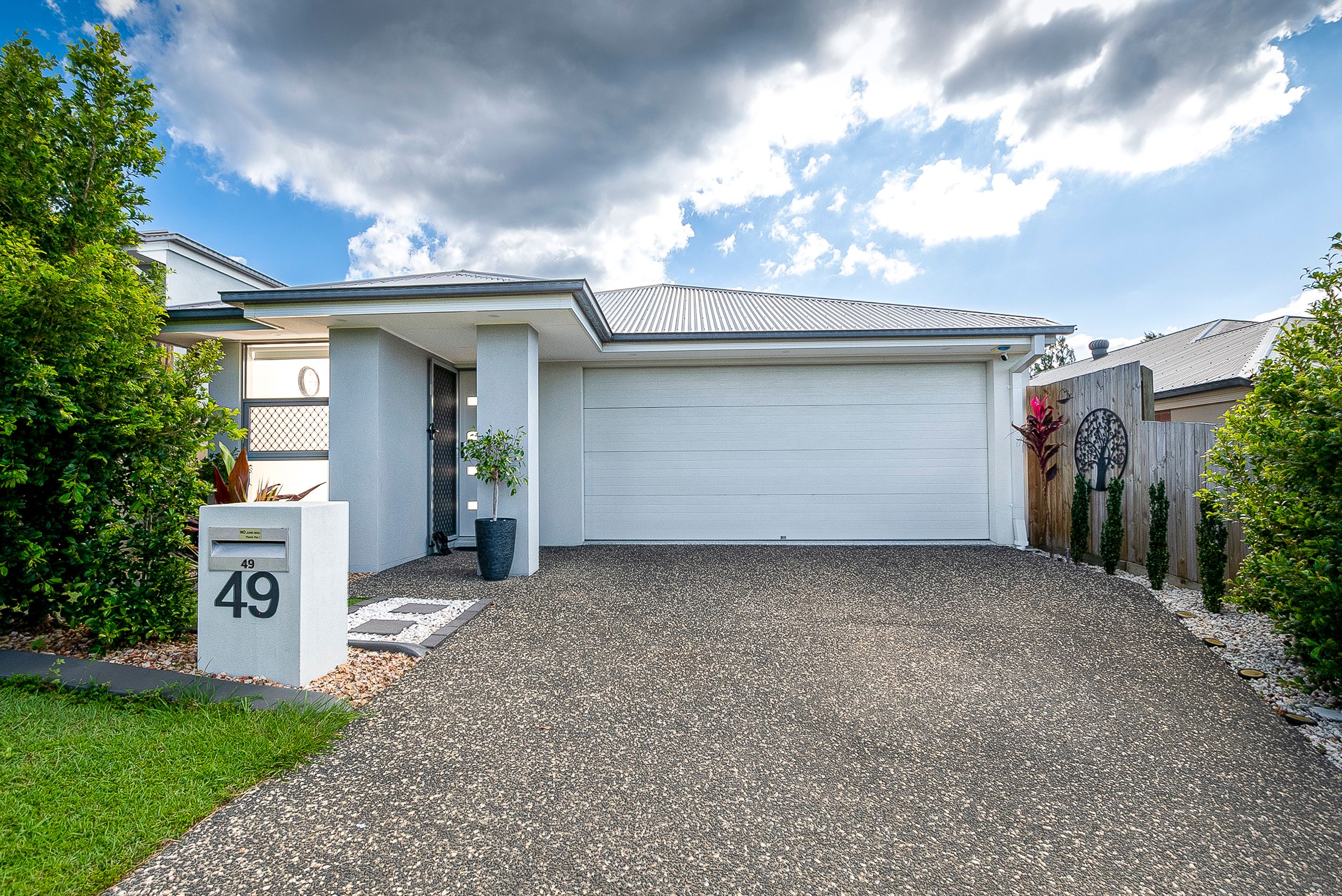 49 Dubai Circuit, SPRING MOUNTAIN, QLD 4300 - Leased House - Ray White ...