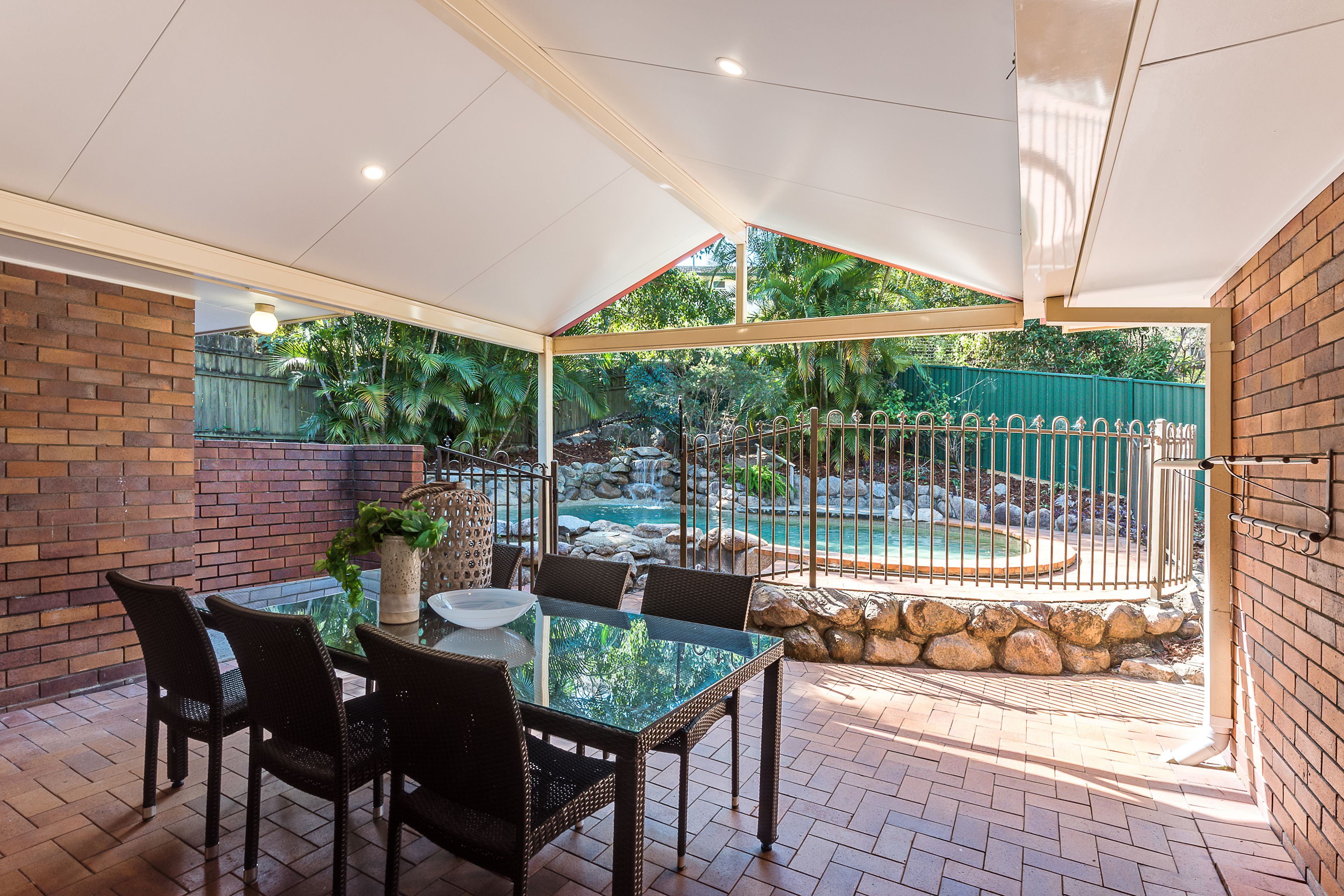 4 Lant Street, Chapel Hill, QLD 4069 - Sold House - Ray White MetroWest ...