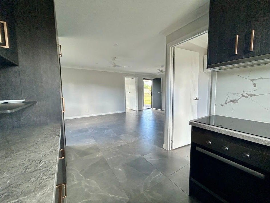 12 Lewis Street, Leyburn, QLD 4365 - Leased House - Ray White Rural ...