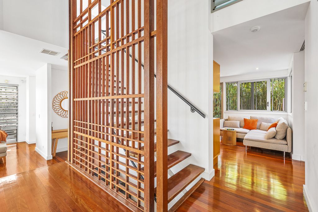 6 Fraser Terrace, Highgate Hill, QLD 4101 - Sold House - Ray White City ...