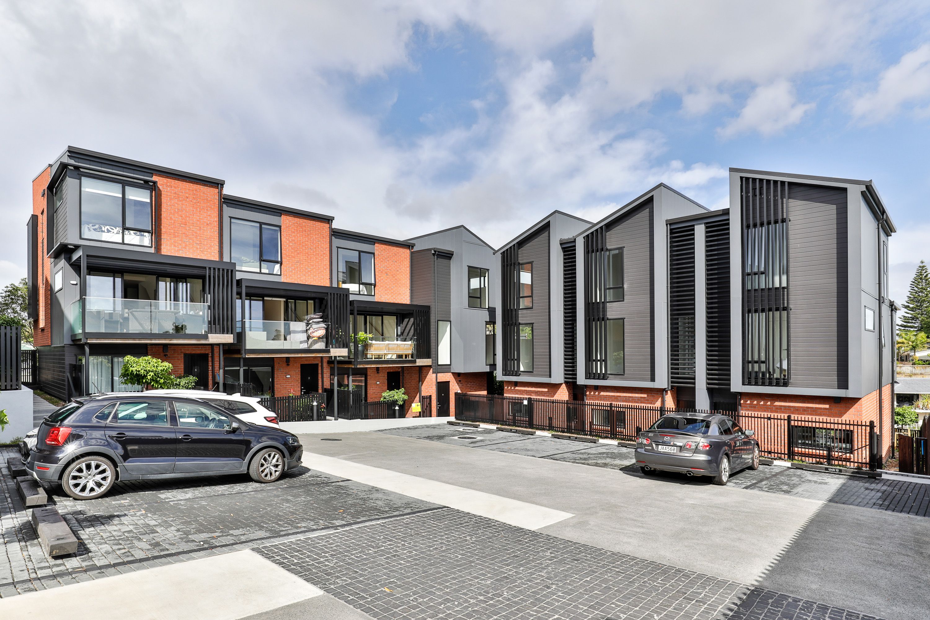 10/11 Western Springs Road, Western Springs, Auckland City 1022 - House ...