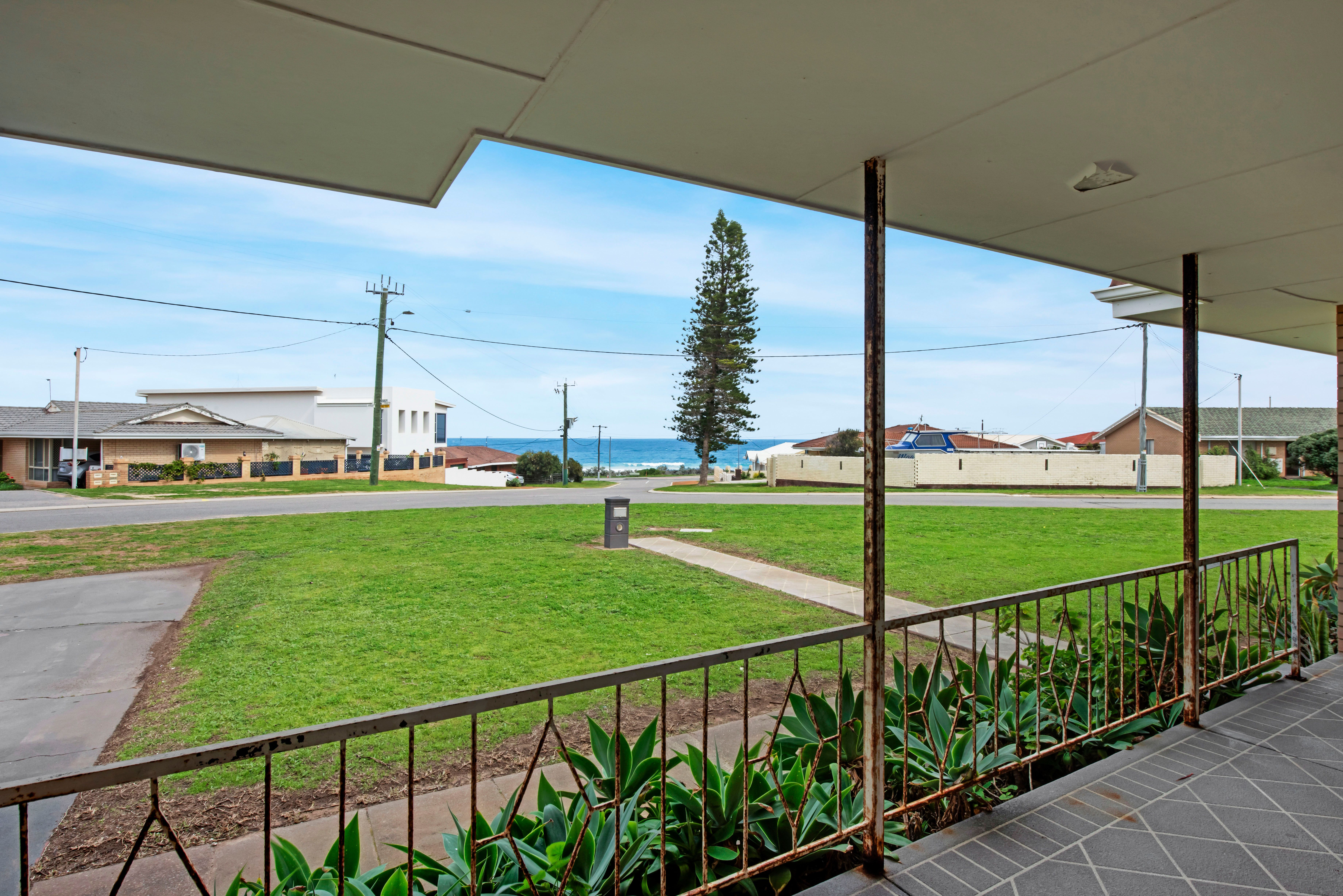 12 Jarrah Street, Tarcoola Beach, WA 6530 - Sold House - Geraldton ...