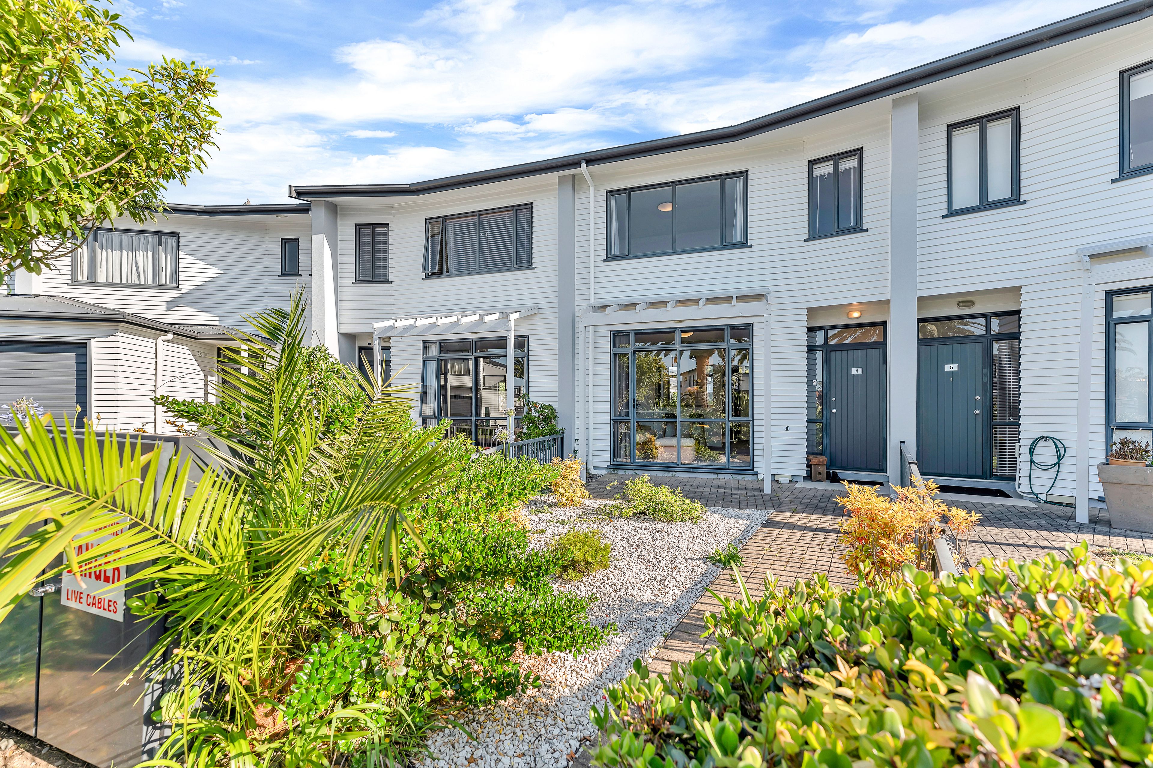 4/2 Armoy Drive, East Tamaki, Manukau City 2013 - Sold Townhouse - Ray ...