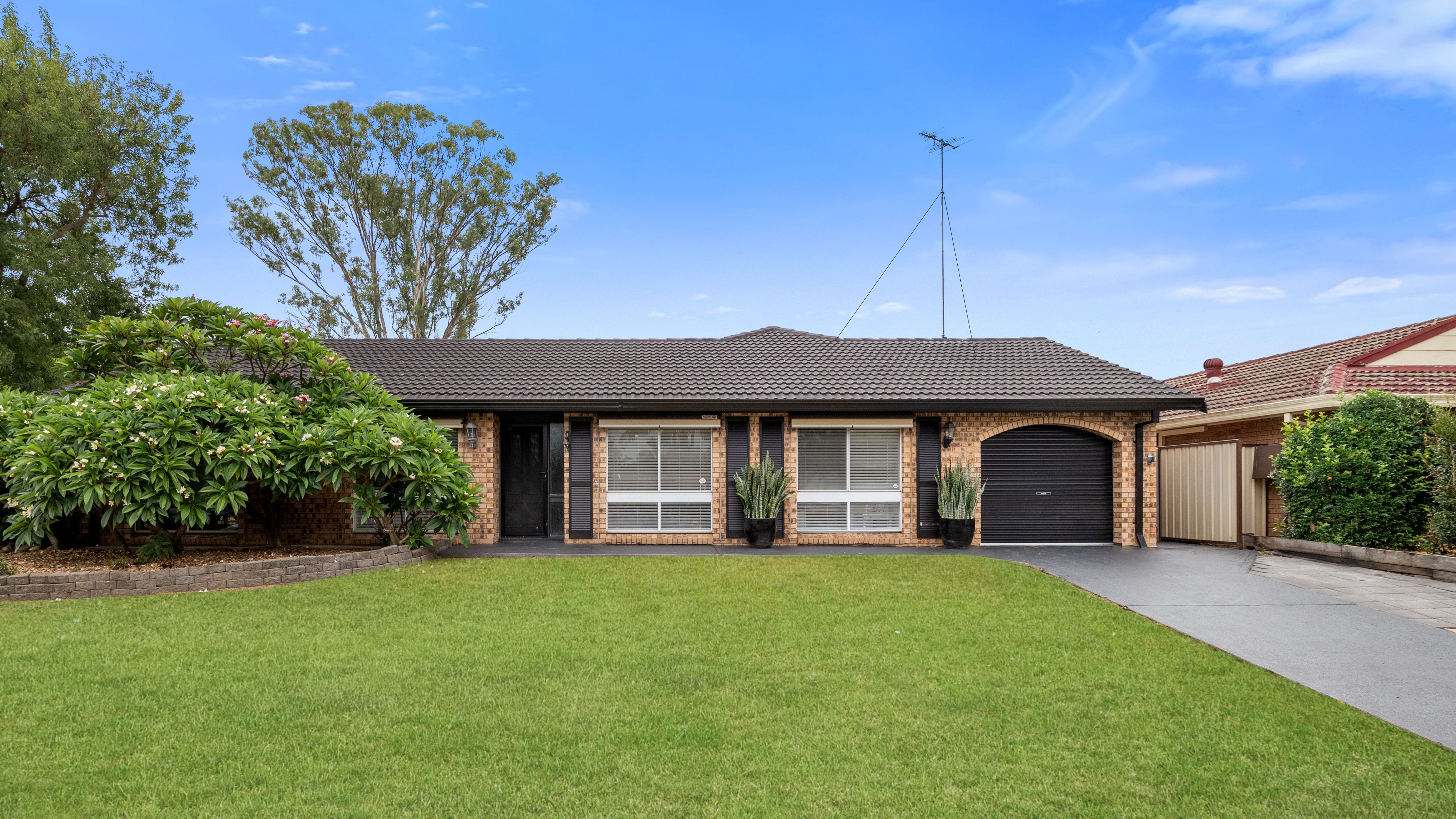 16 Haultain Street, Minto, NSW 2566 - Sold House - Ray White Macarthur ...