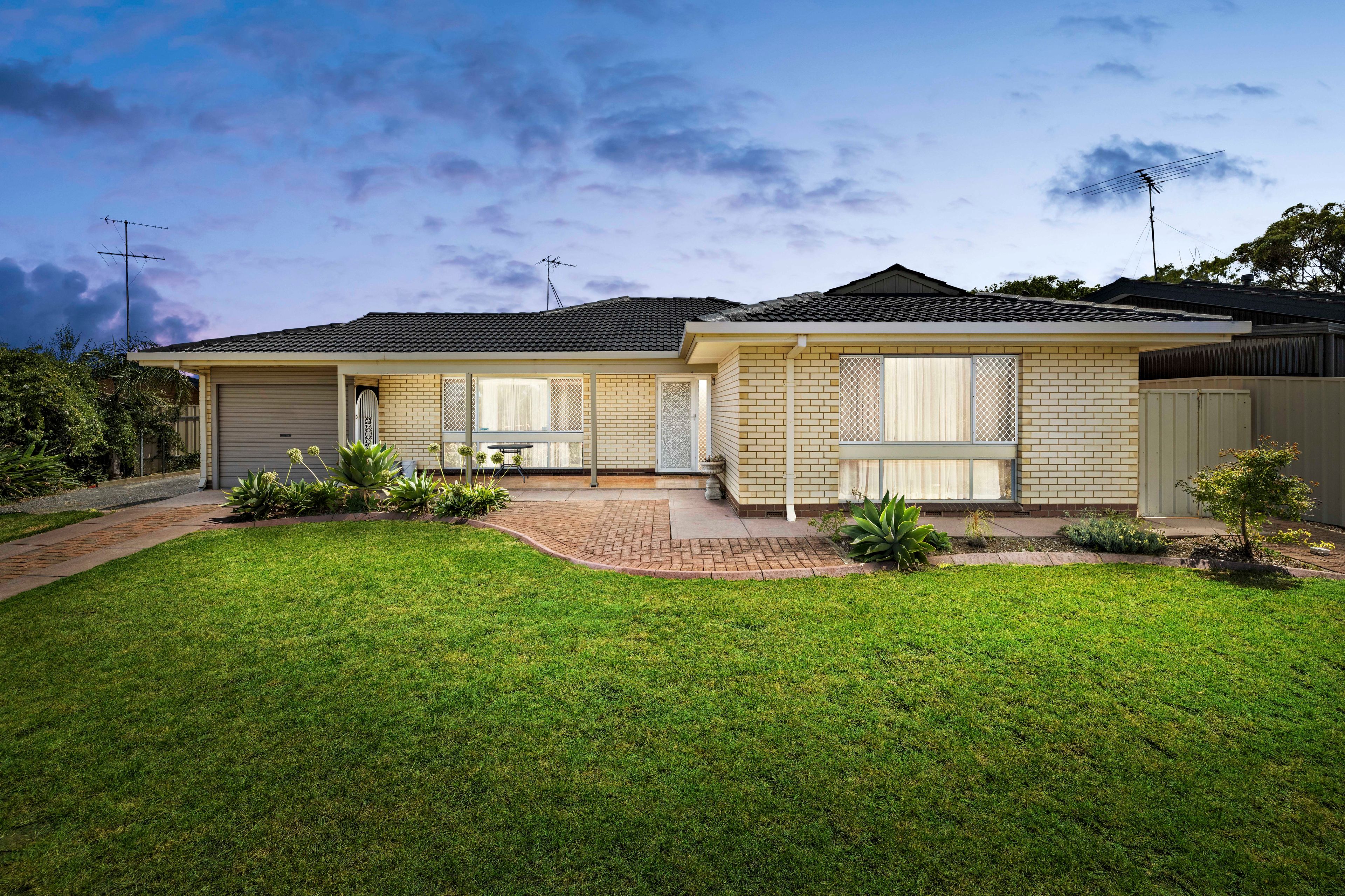 20 Columbia Crescent, Hallett Cove, SA 5158 - Sold House - Ray White ...