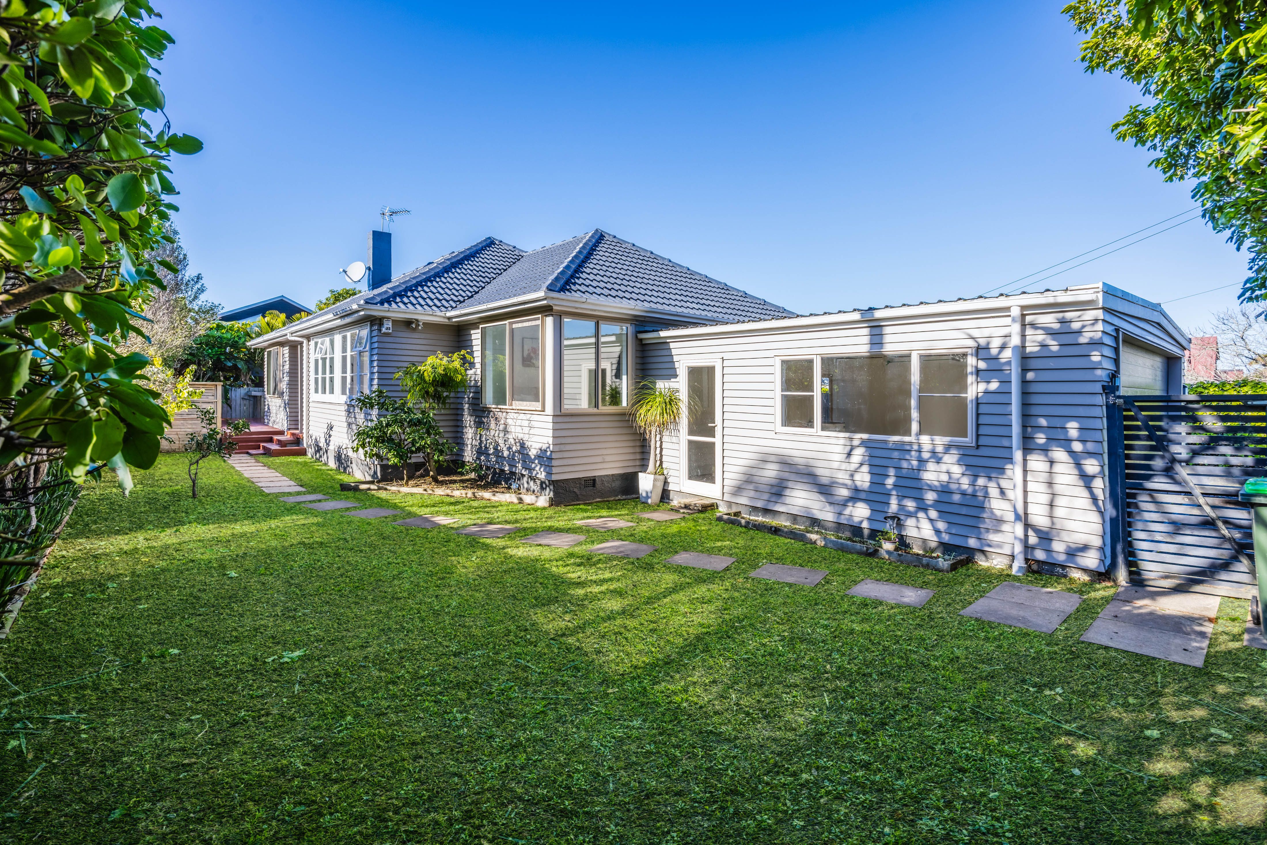 216A Riverside Avenue, Point England, Auckland City 1072 - Sold House ...