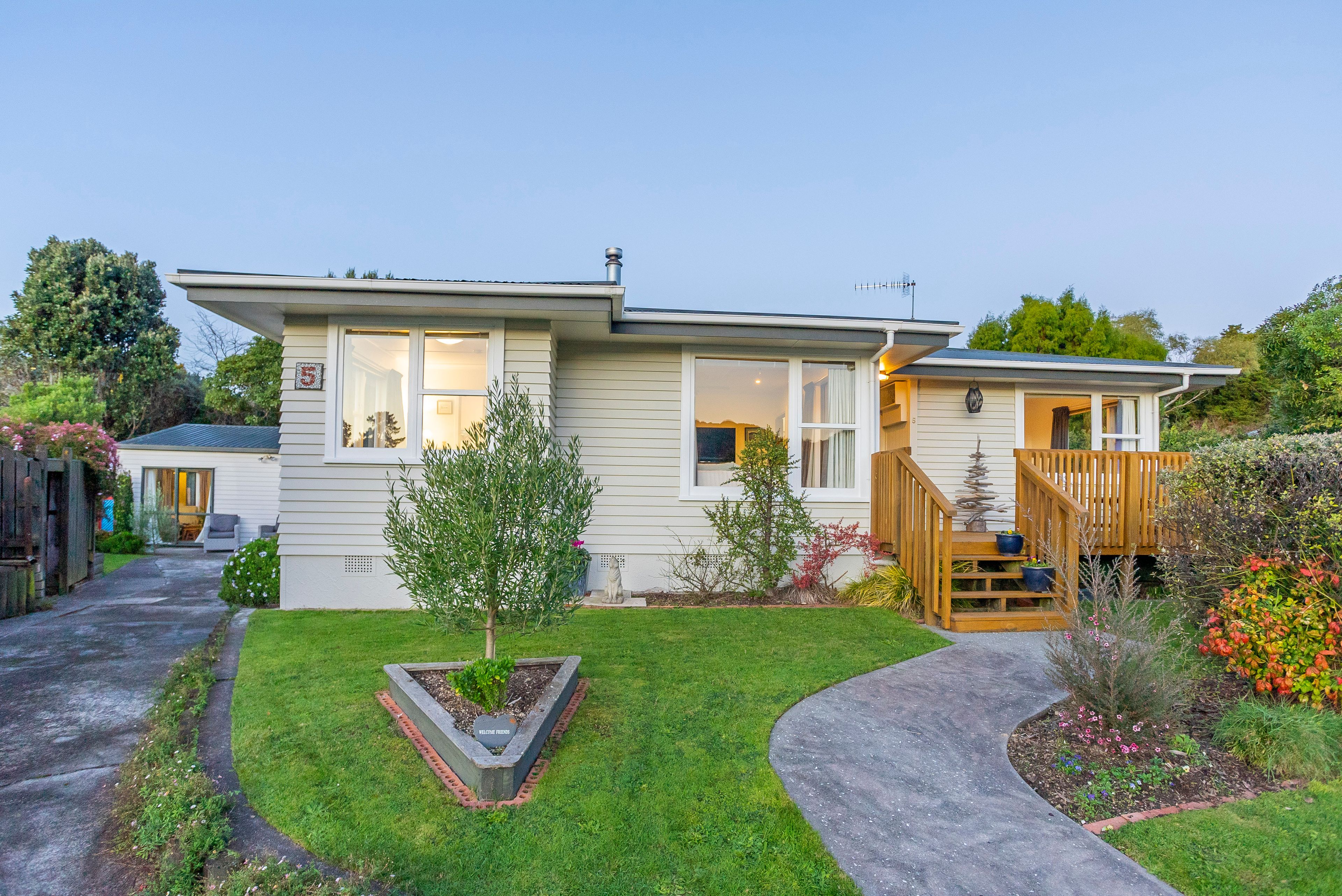 5 Brazier Grove, Paraparaumu, Kapiti Coast District 5032 - Sold House ...