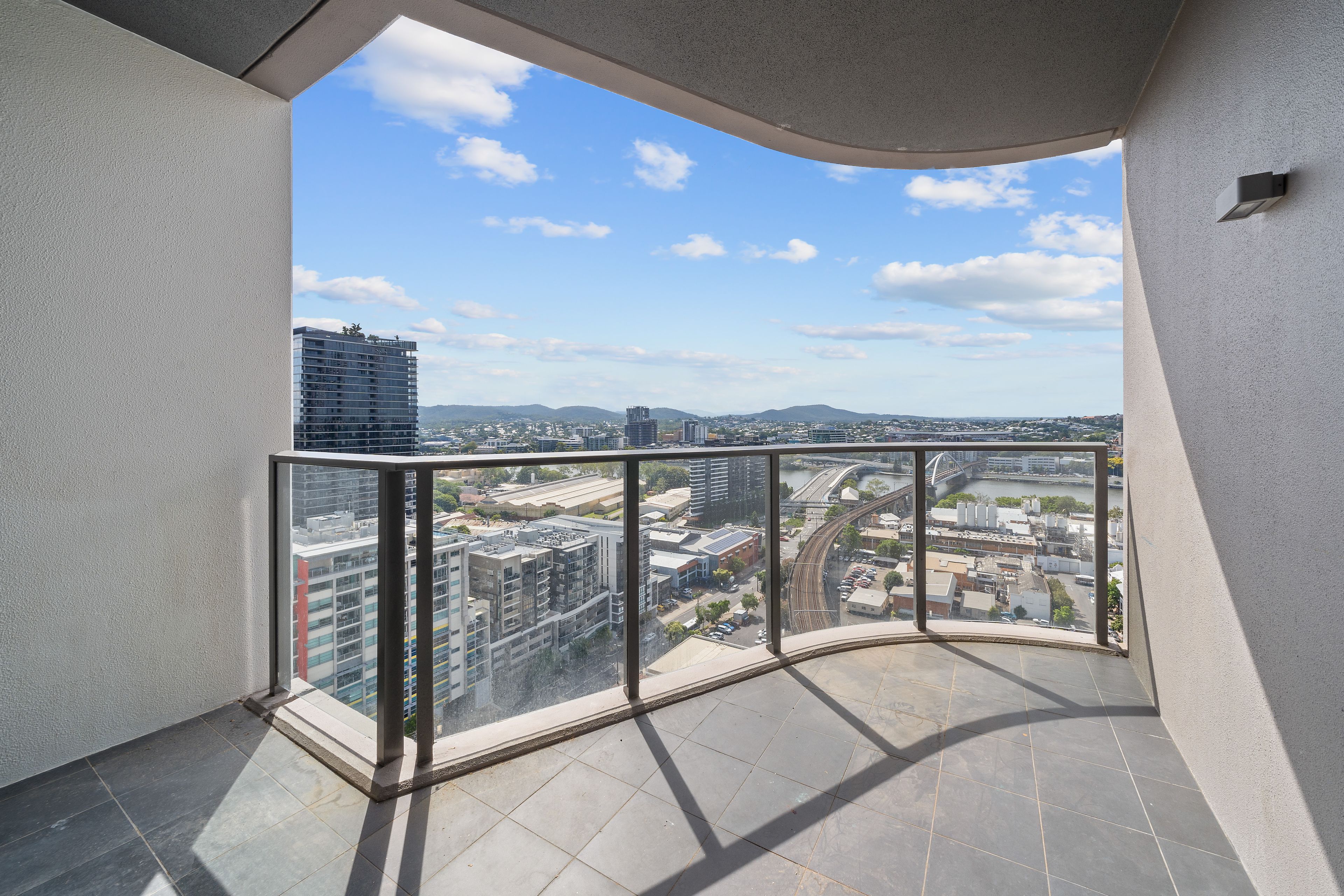 2207/38 Hope Street, South Brisbane, QLD 4101 - Leased Apartment - Ray ...