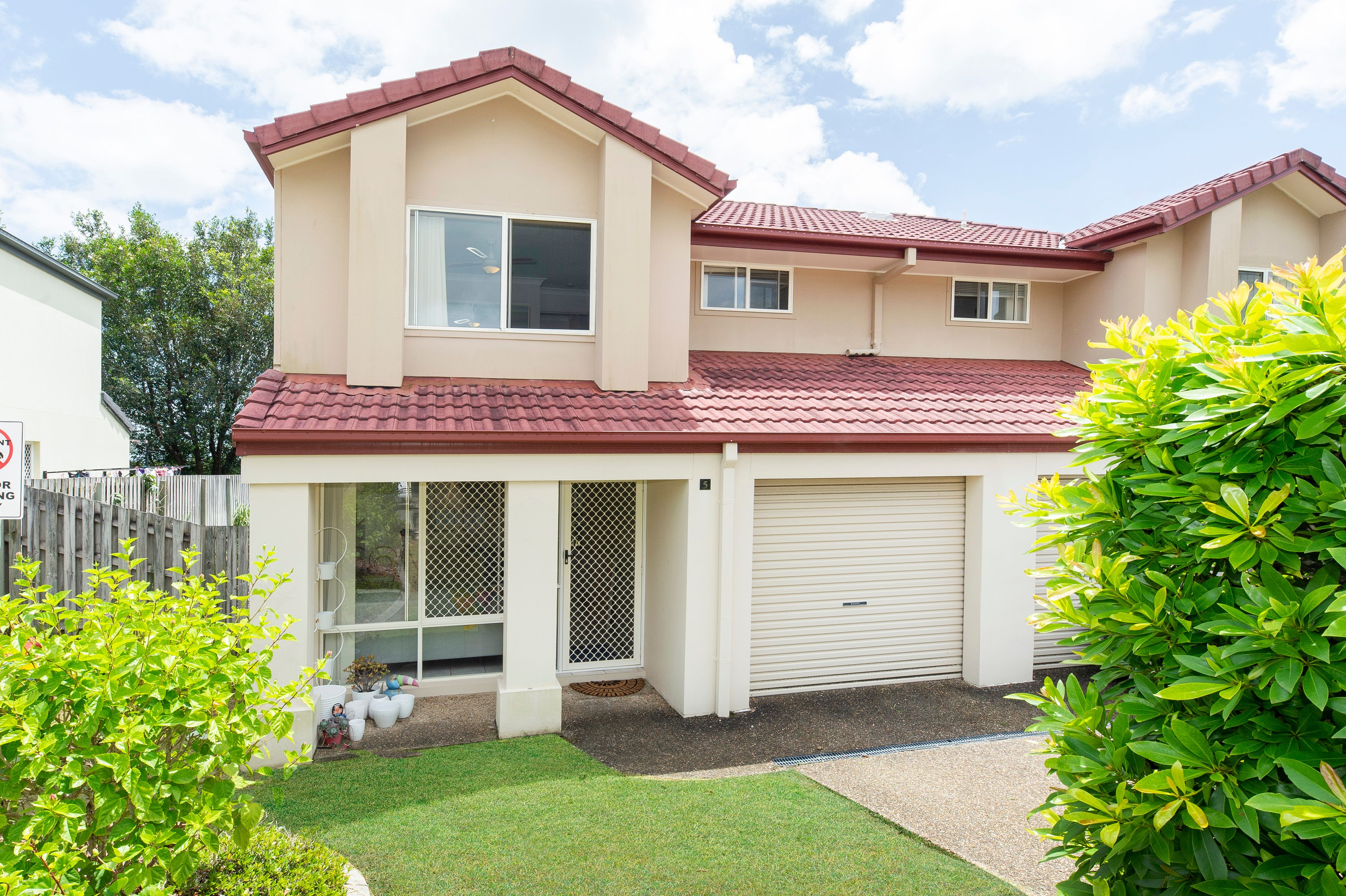5/74 Universal Street, Pacific Pines, QLD 4211 - Sold Townhouse - Ray ...
