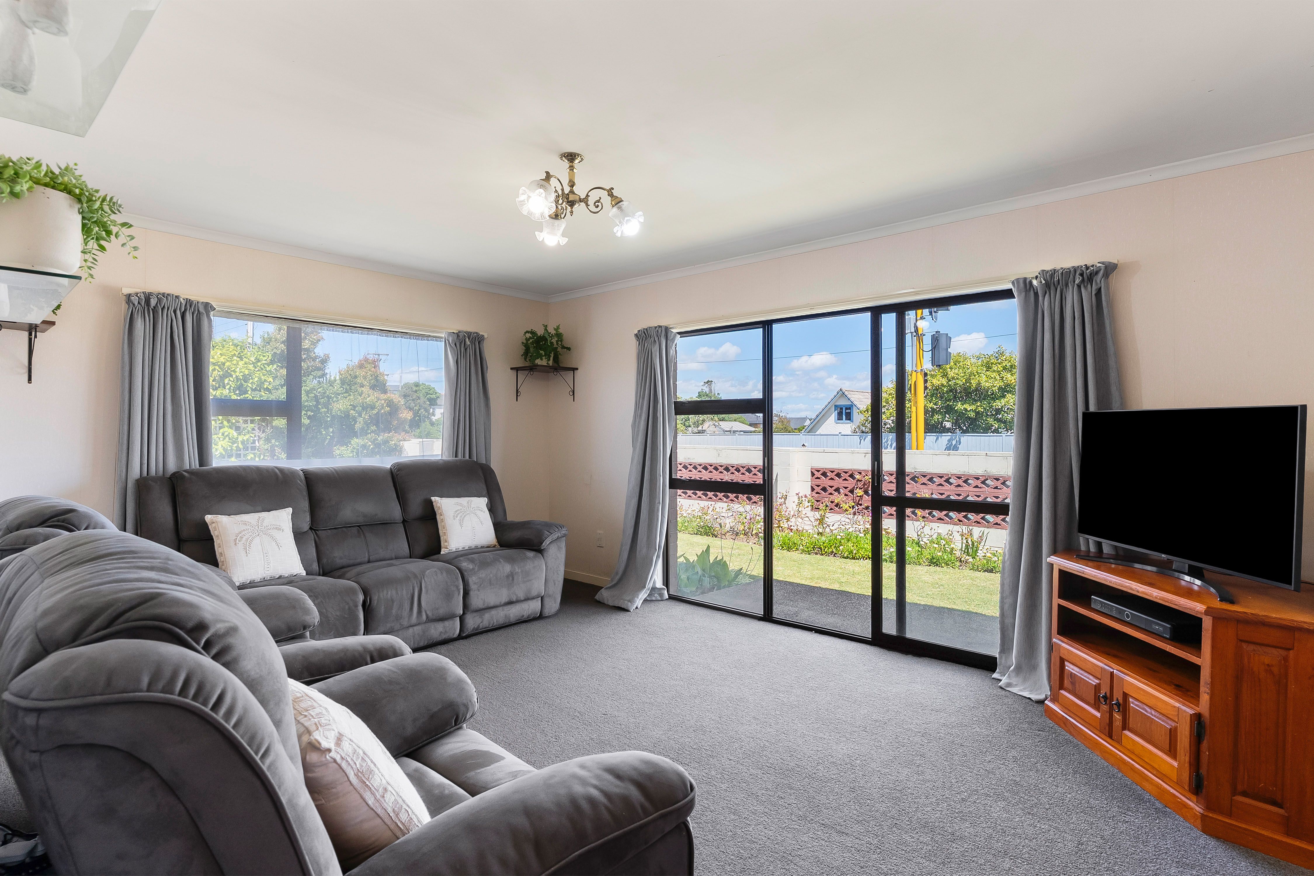 62 Donovan Street, Blockhouse Bay, Auckland City 0600 - House for Sale ...