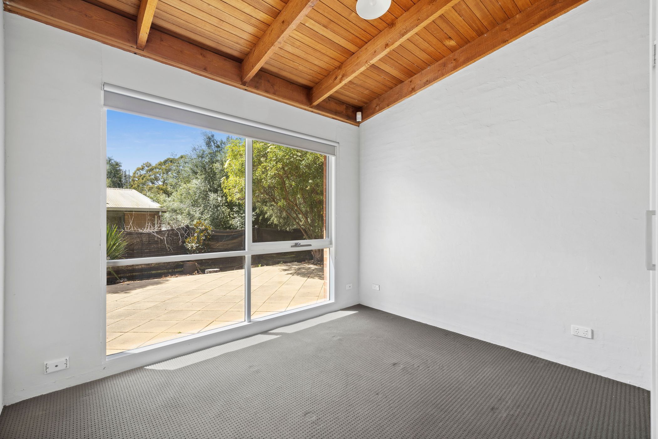 8 Kathryn Crescent, Woodend, VIC 3442 - Leased House - Ray White Kyneton