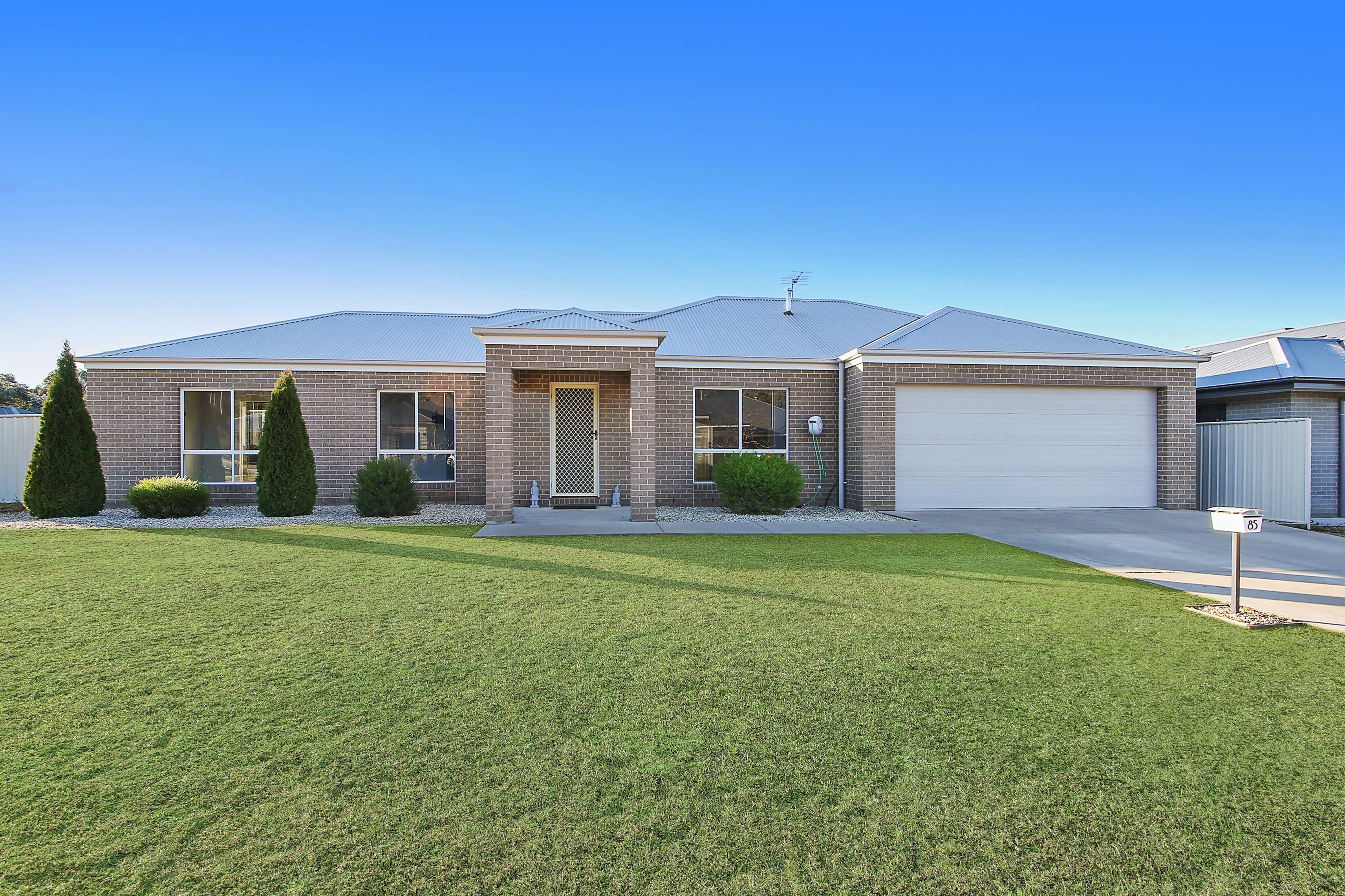 85 Cornwall Avenue, Hamilton Valley, NSW 2641 - Leased House - Ray ...