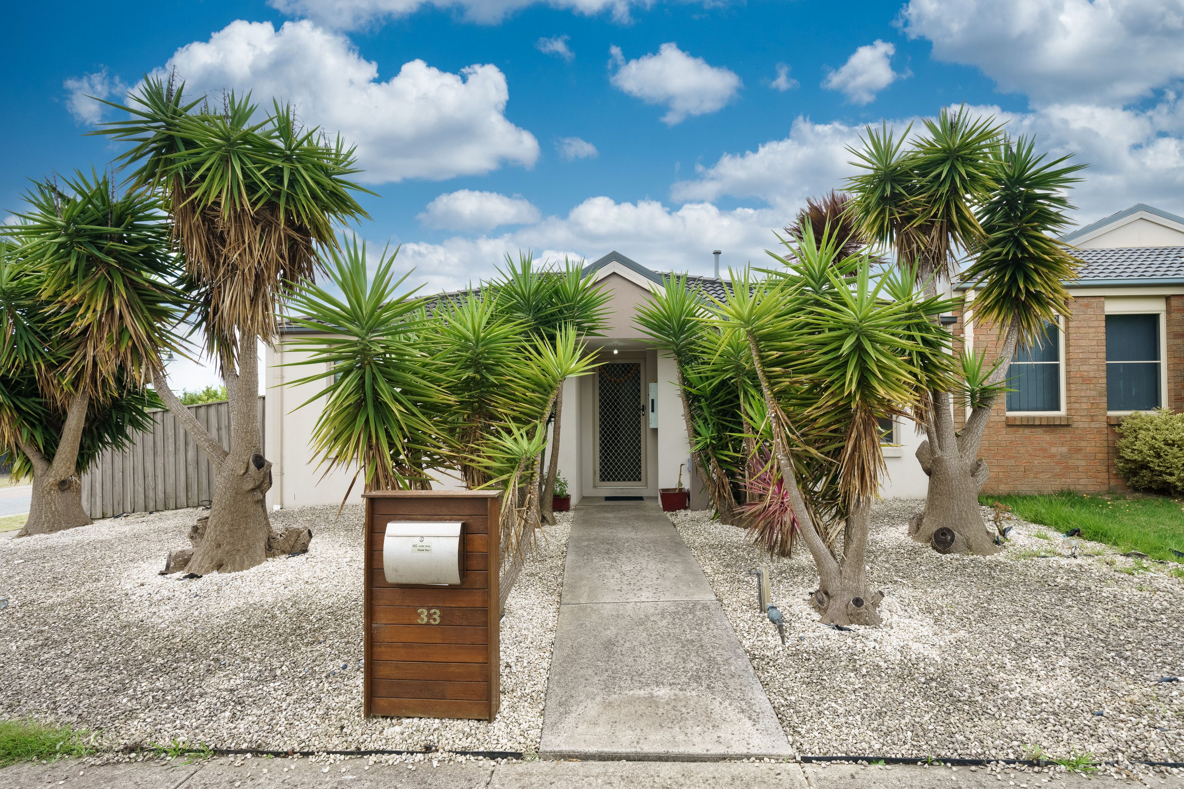 33 Honey Myrtle Way, Cranbourne, VIC 3977 - Leased House - Ray White ...