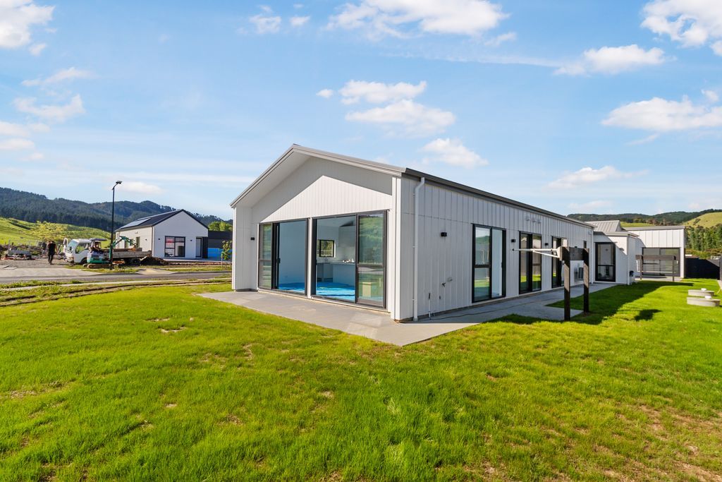 80 Mataikokako Loop, Kawakawa Bay, Manukau City 2585 - Leased House ...