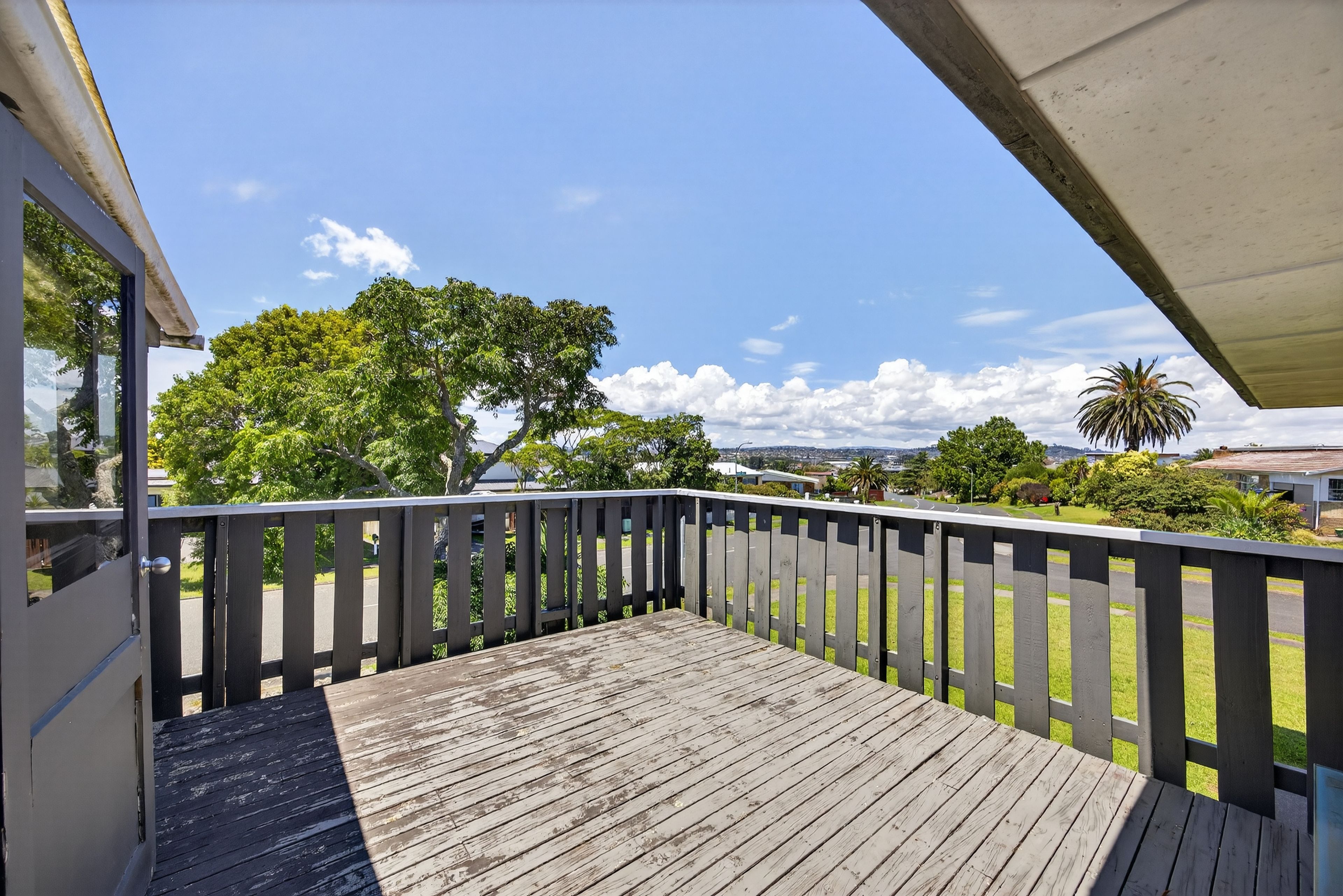 10 Riverhills Avenue, Pakuranga Heights, Manukau City 2010 - Sold House ...
