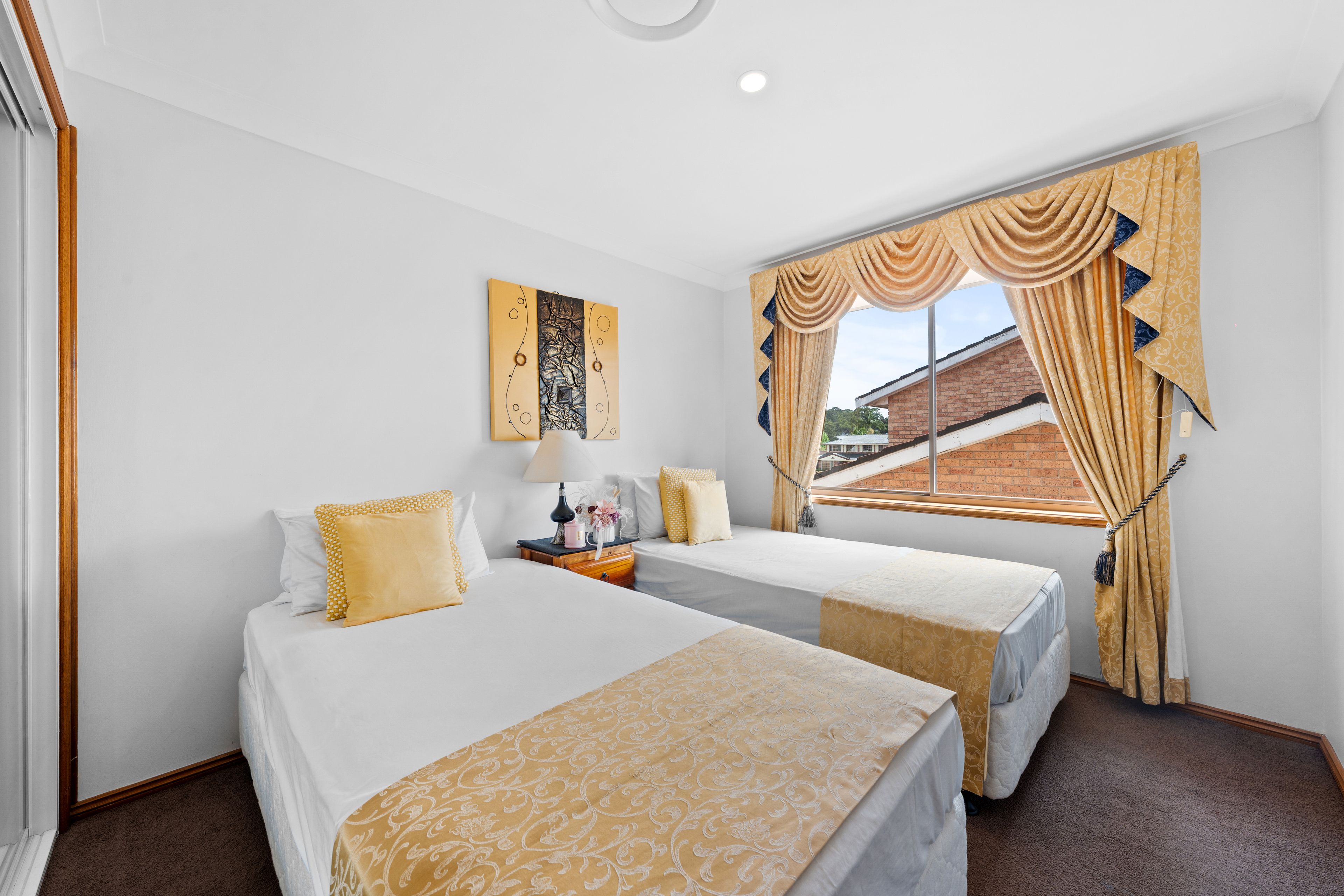 14 Swinborne Crescent, Wetherill Park, NSW 2164 - Sold House - Three ...