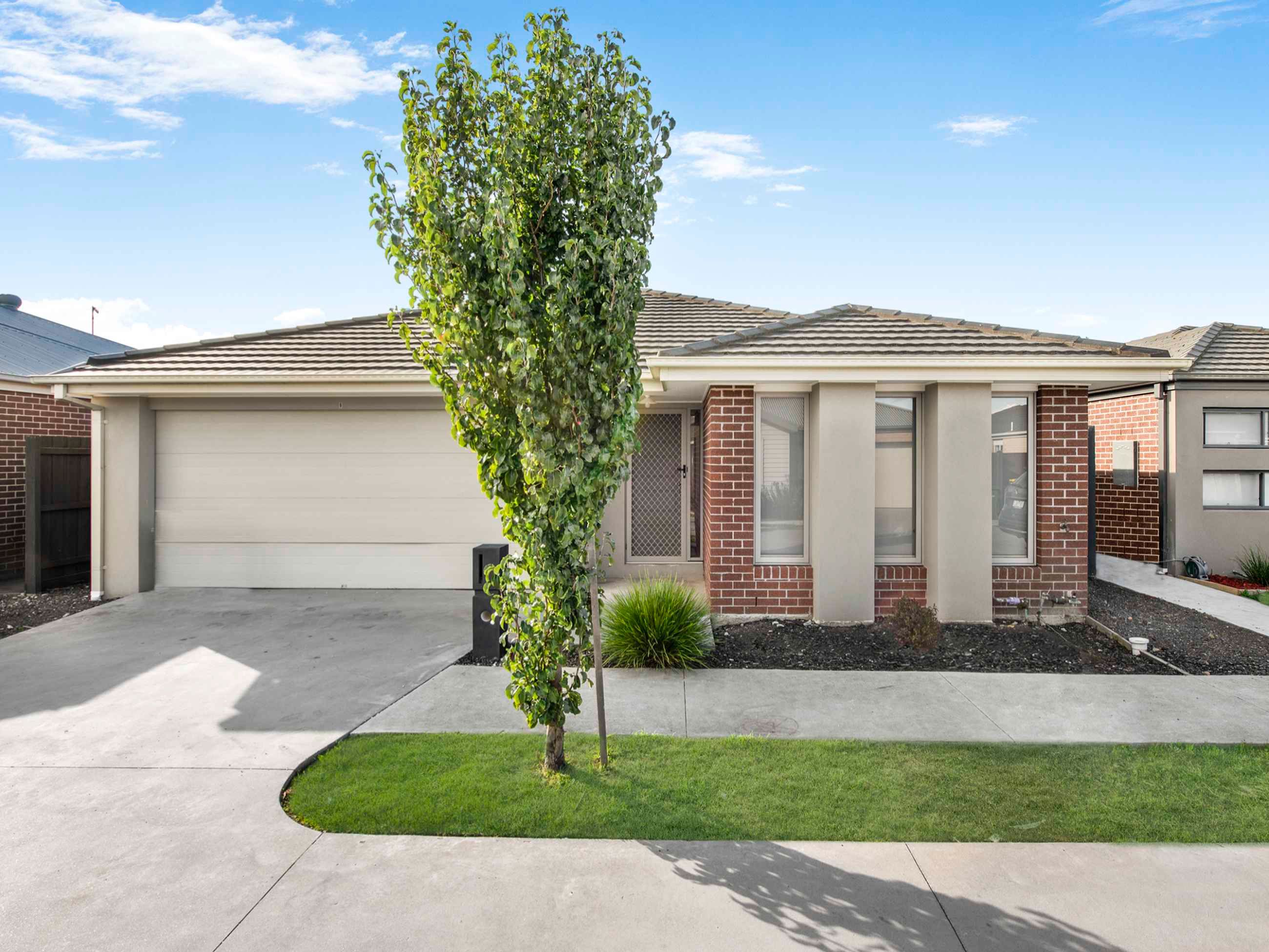 8 Newcastle Drive, Officer, VIC 3809 - Leased House - Ray White Pakenham