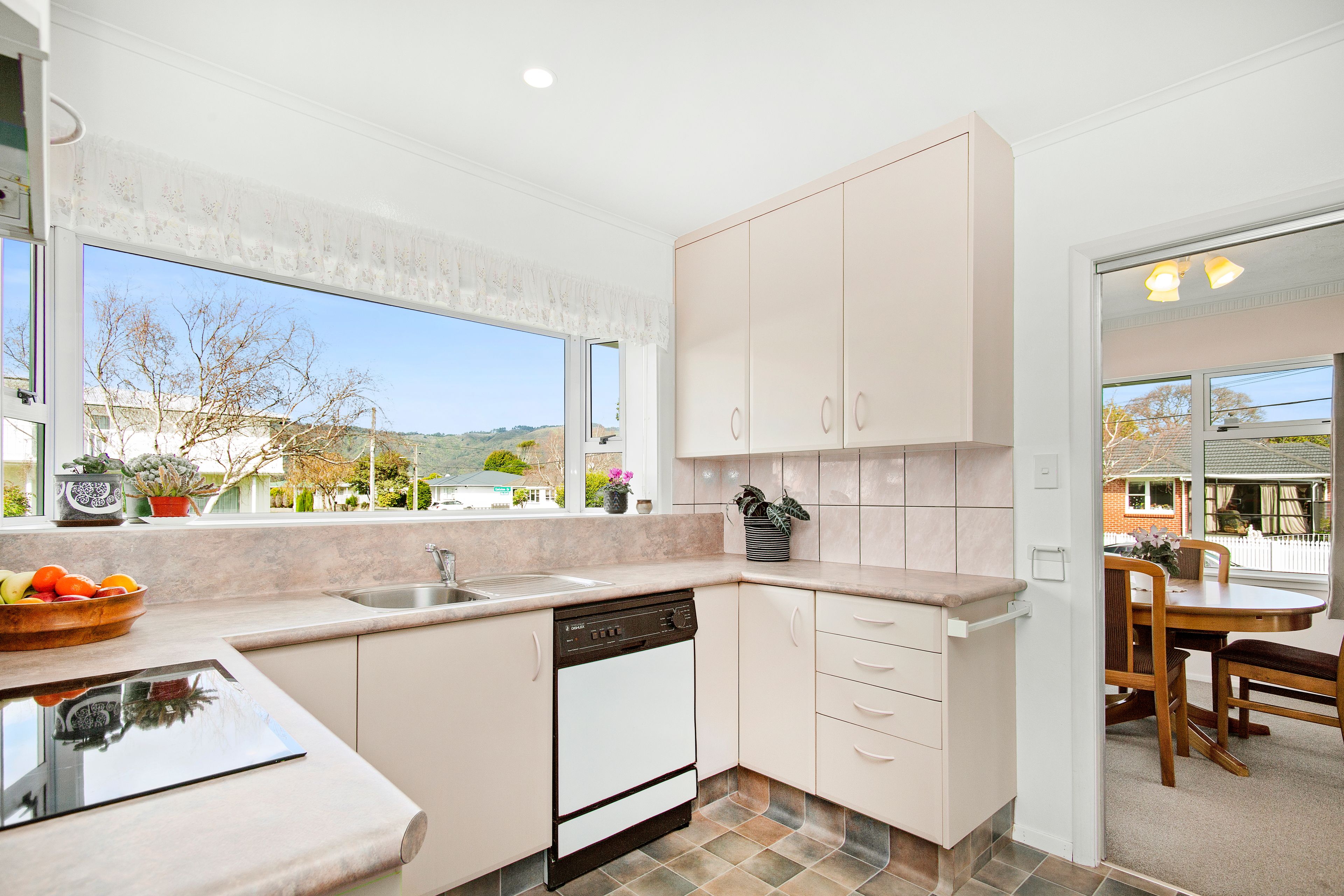 18 Rosebank Avenue, Avalon, Lower Hutt City 5011 - Sold House - Ray ...
