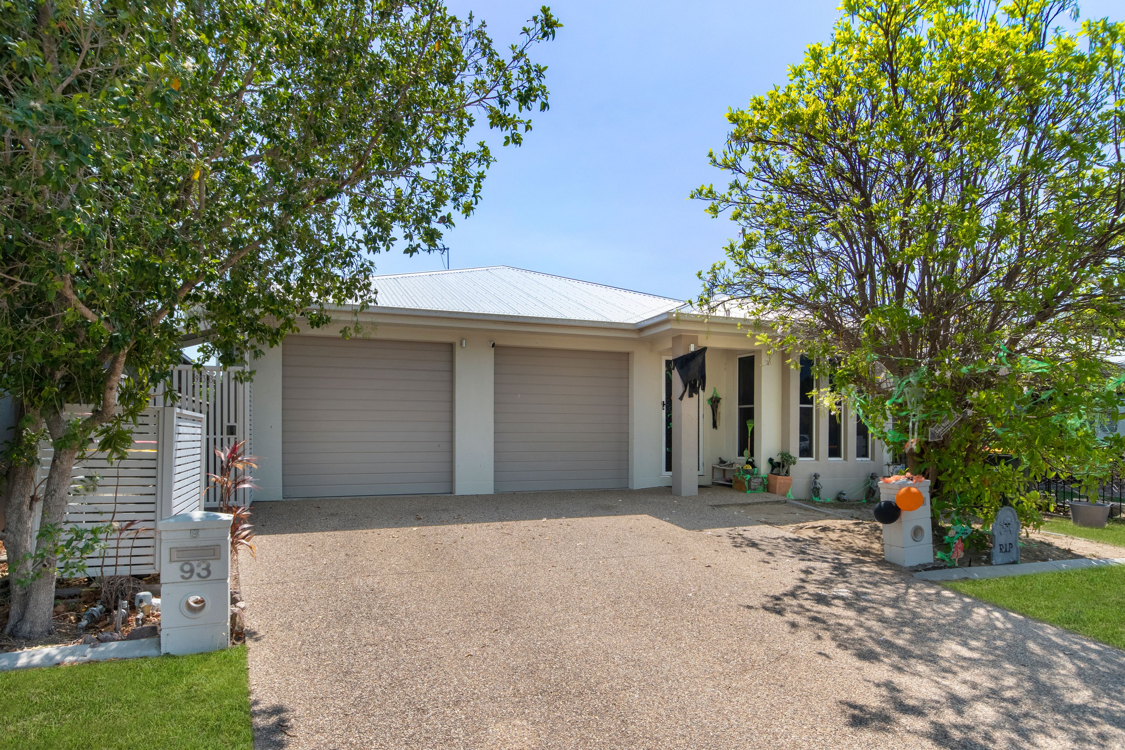 93A & B Riveredge Boulevard, Oonoonba, QLD 4811 - Sold DuplexSemi ...