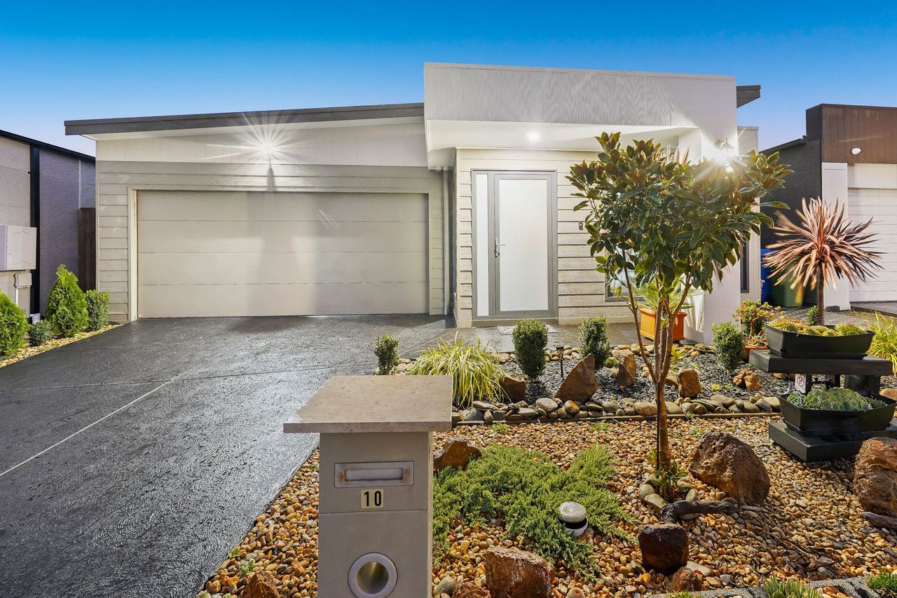 10 Xavier Way, Clyde North, VIC 3978 - Leased House - Ray White Cranbourne