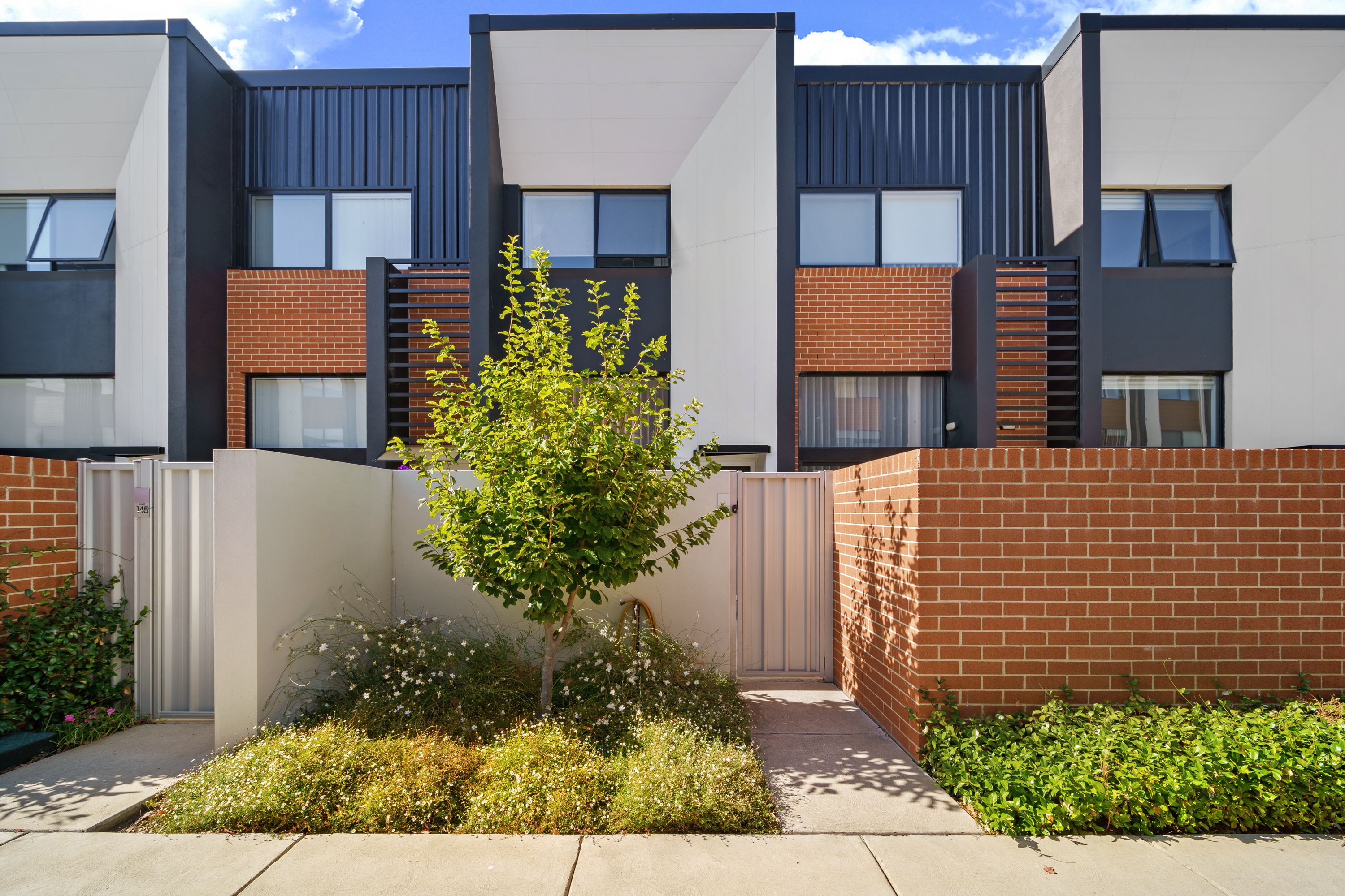 146/1 Rowland Rees Crescent, Greenway, ACT 2900 - Sold Townhouse - Ray ...