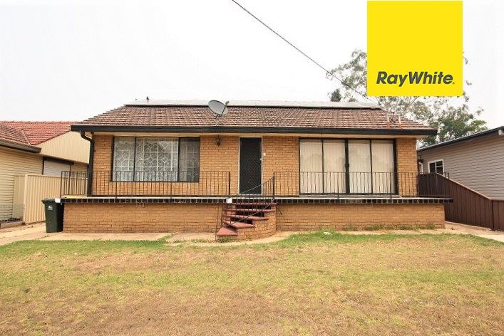 11 Alexander Crescent, Macquarie Fields, NSW 2564 - Leased House - Ray ...