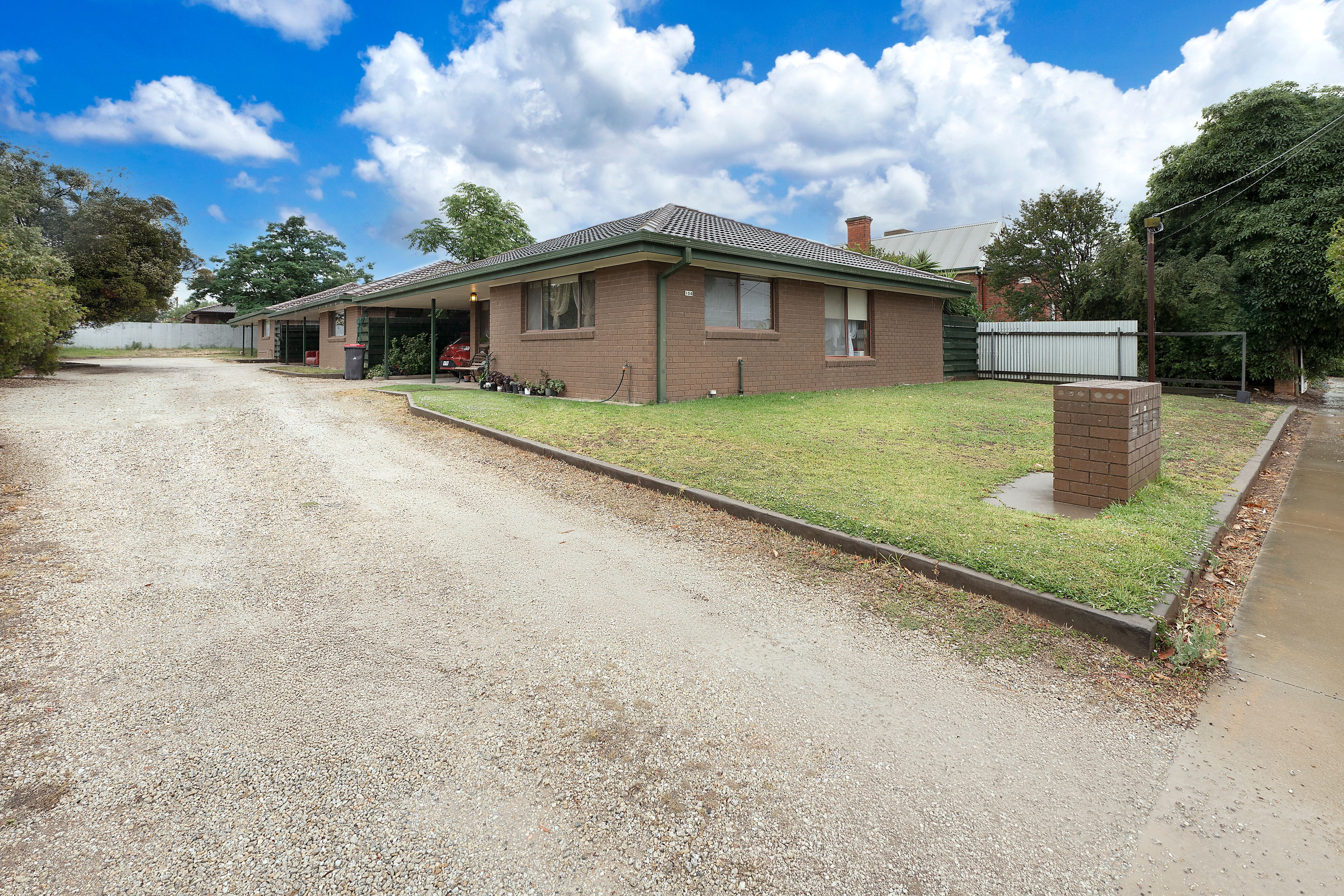 1, 2 and 3/104 Beveridge Street, Swan Hill, VIC 3585 - Block of Units ...