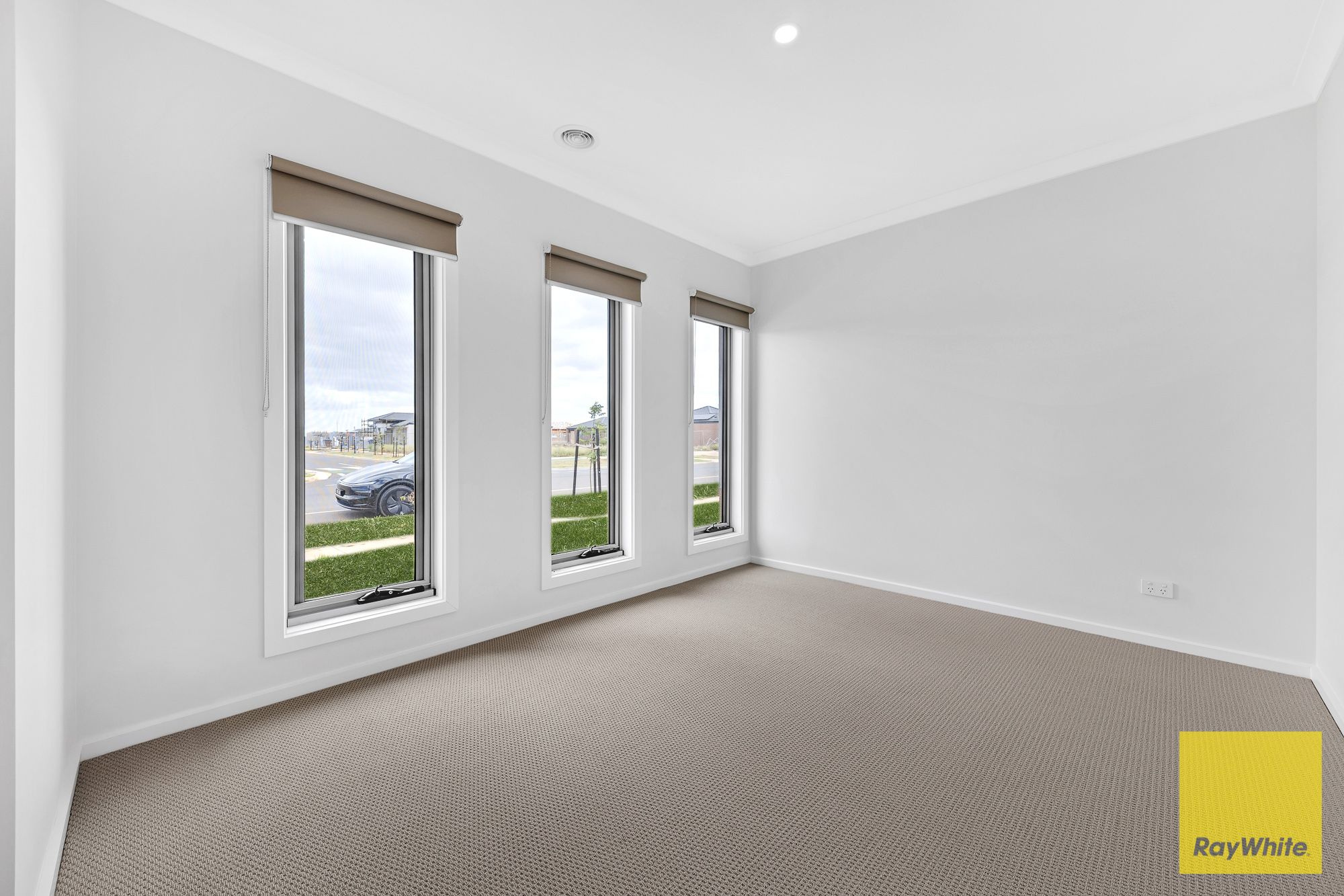 134 Whitecross Drive, THORNHILL PARK, VIC 3335 - House for Rent - Ray ...