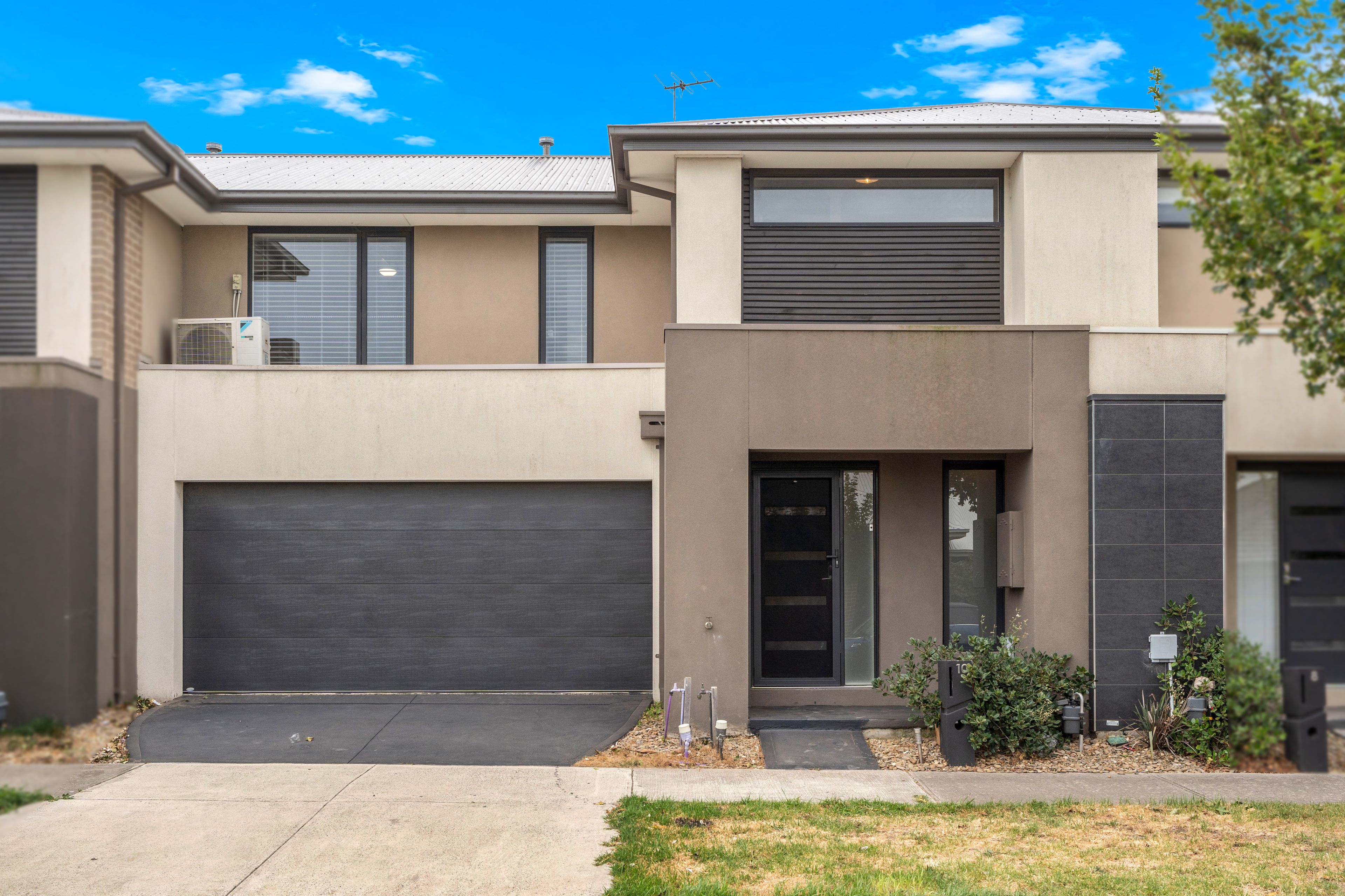 10 Delta Drive, Craigieburn, VIC 3064 - Sold Townhouse - Ray White ...