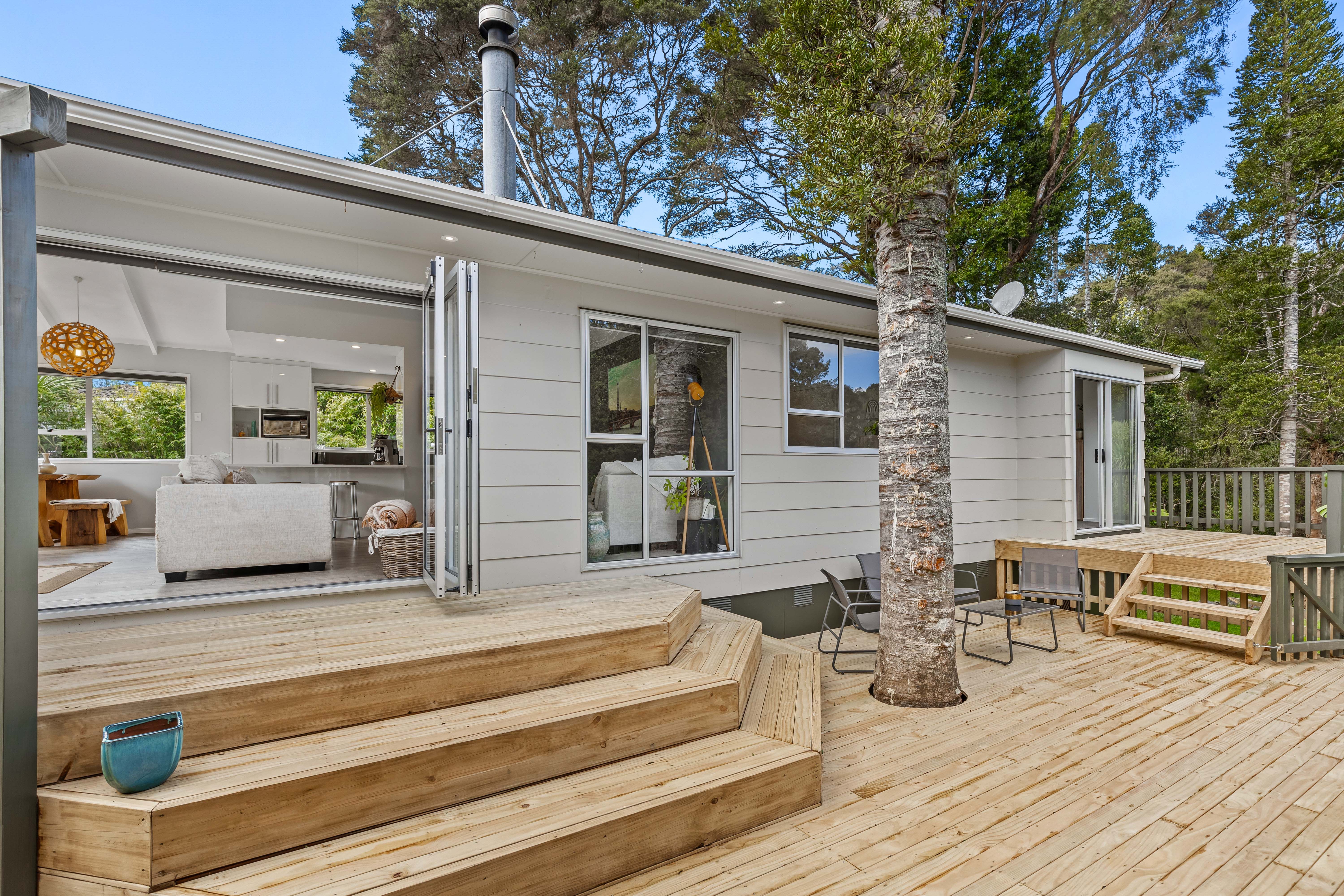 43 Onedin Place, Titirangi, Waitakere City 0604 - Sold House - Ray ...