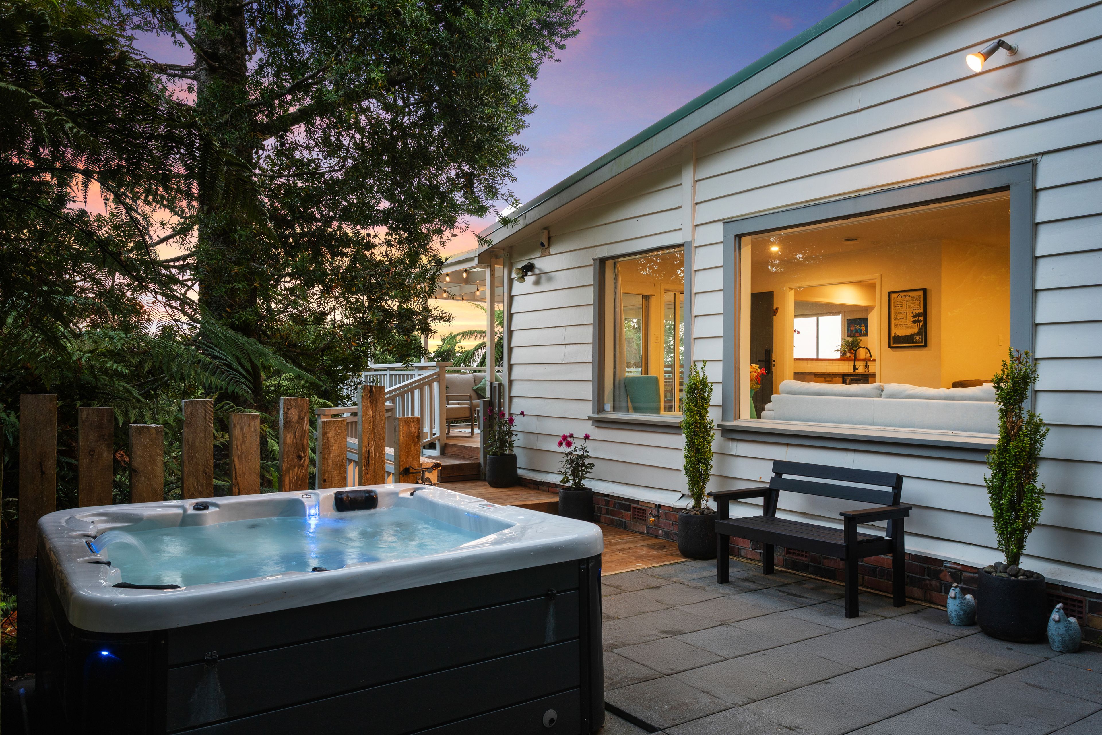 462 Scenic Drive, Waiatarua, Waitakere City 0604 - Sold House - Ray ...