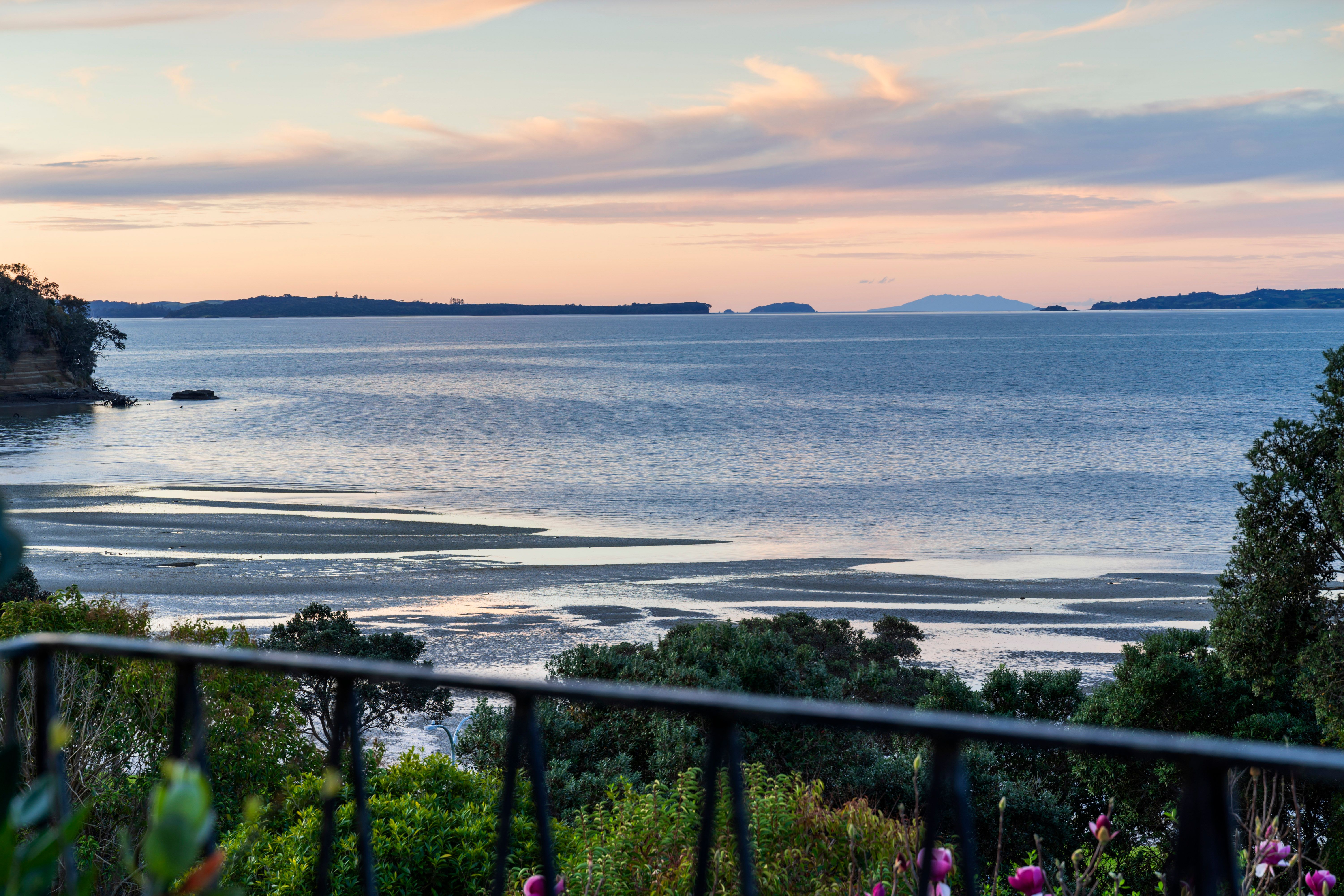 124 Pah Road, Cockle Bay, Manukau City 2014 - Sold House - Ray White Howick