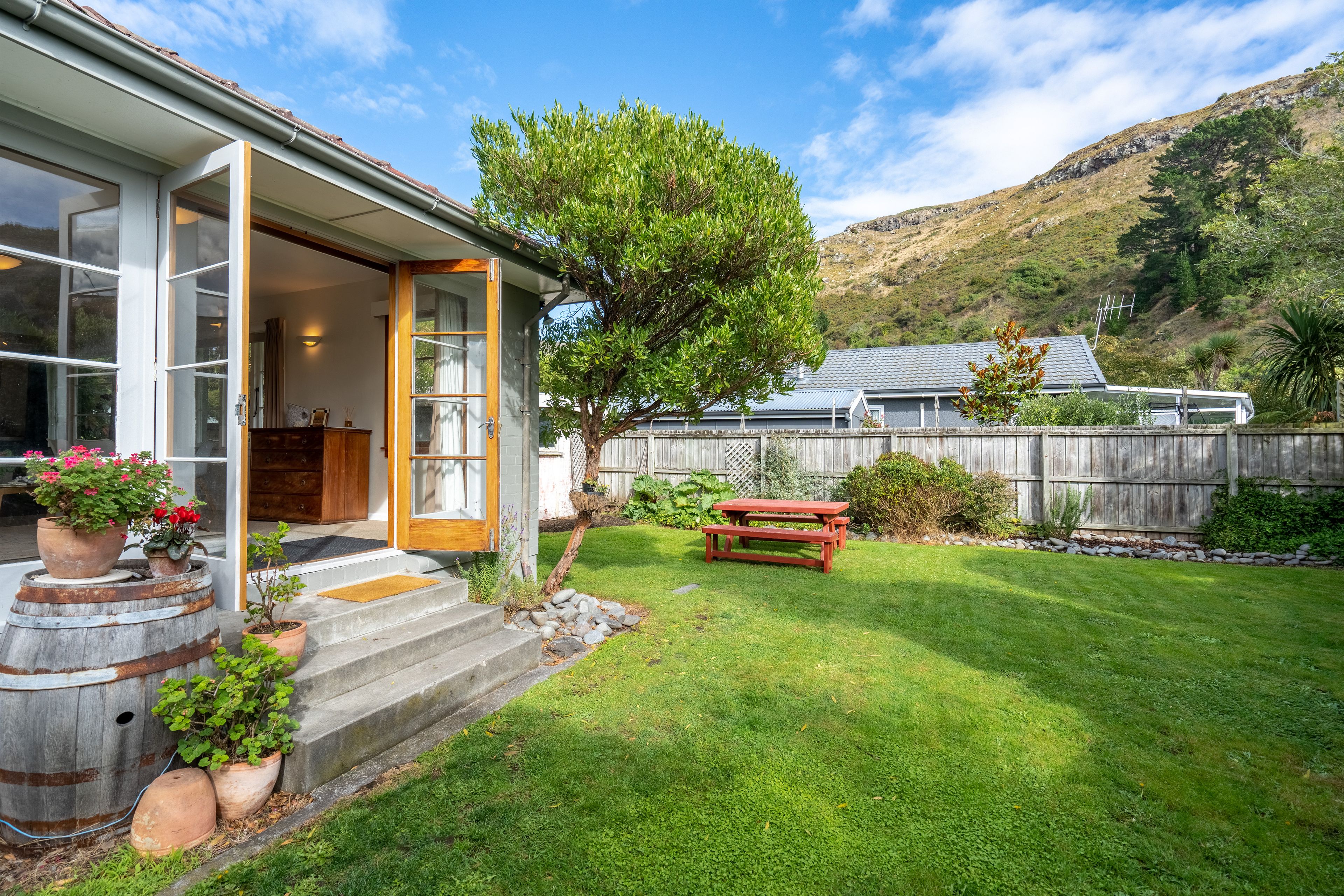 9 Duncan Street, Sumner, Christchurch City 8081 - Sold House - Ray ...