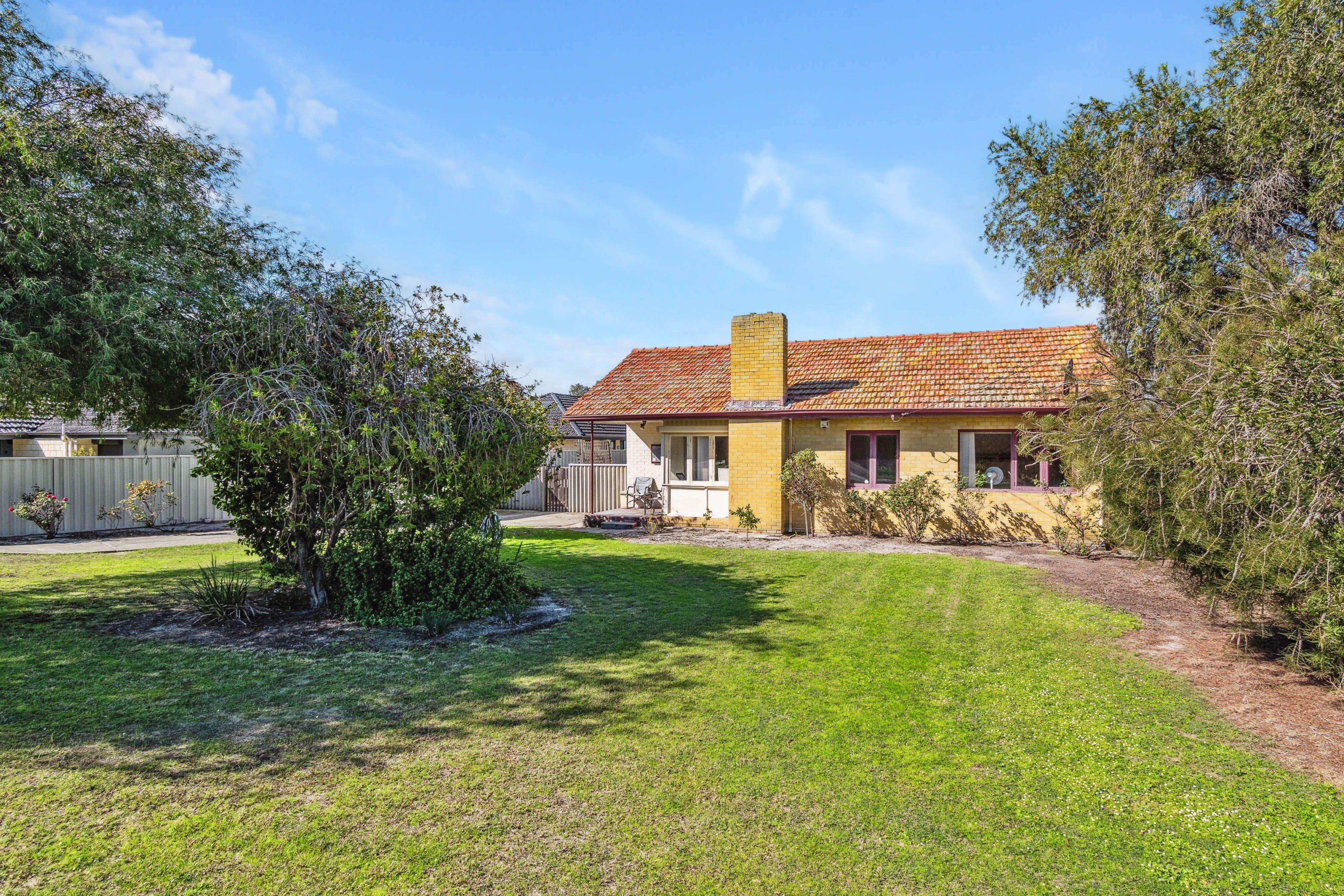 28 Hoskin Street, Cloverdale, WA 6105 - Sold House - Ray White Urban ...