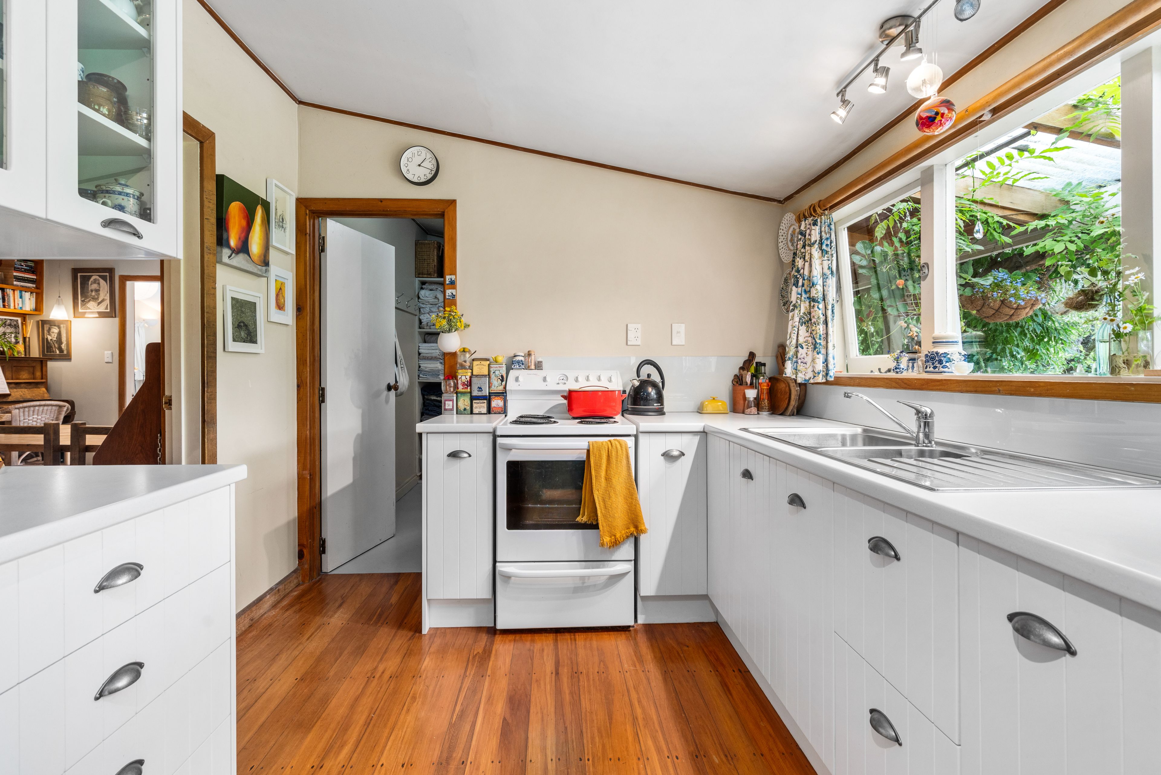 16 Laing Crescent, Heathcote Valley, Christchurch City 8022 - House for ...