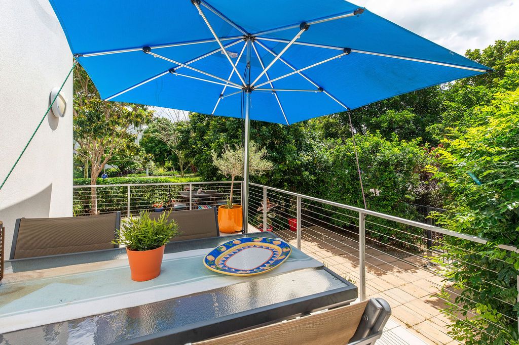 116/64 Sickle Avenue, Hope Island, QLD 4212 - Sold Unit - Ray White ...