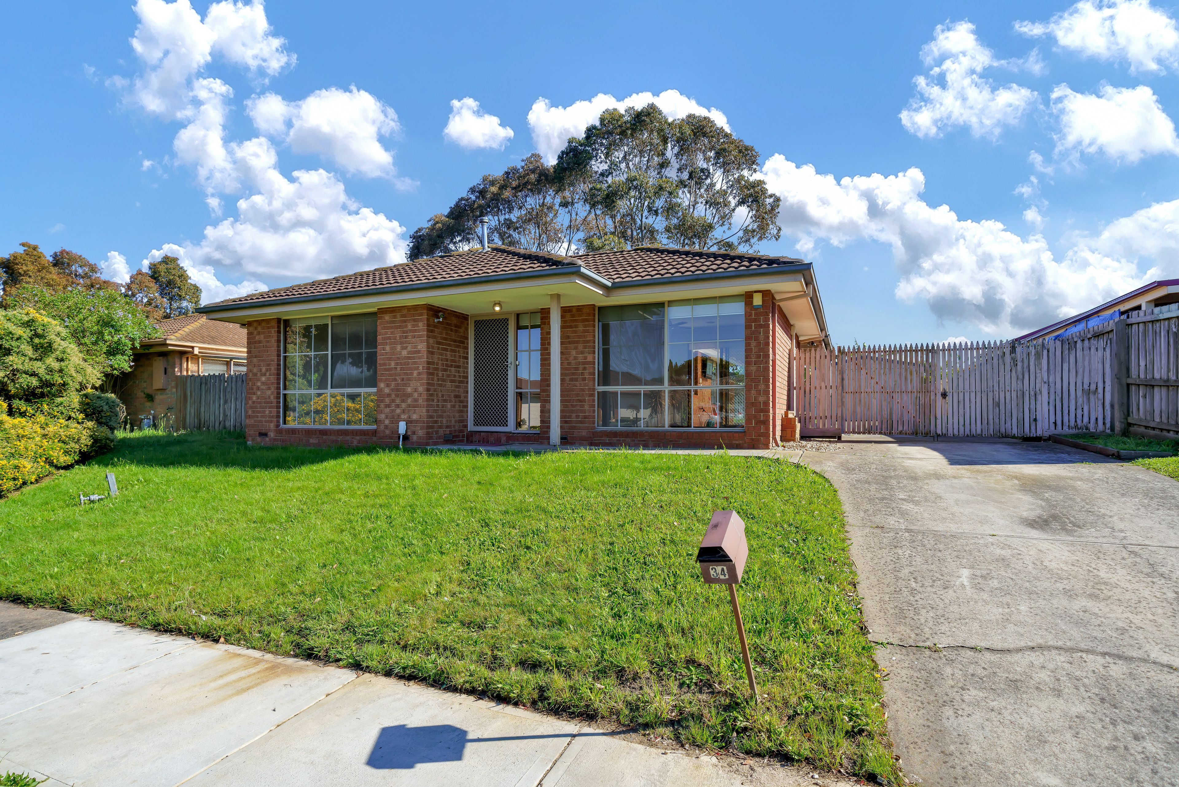 34 Heywood Crescent, Cranbourne North, VIC 3977 - Leased House - Ray ...