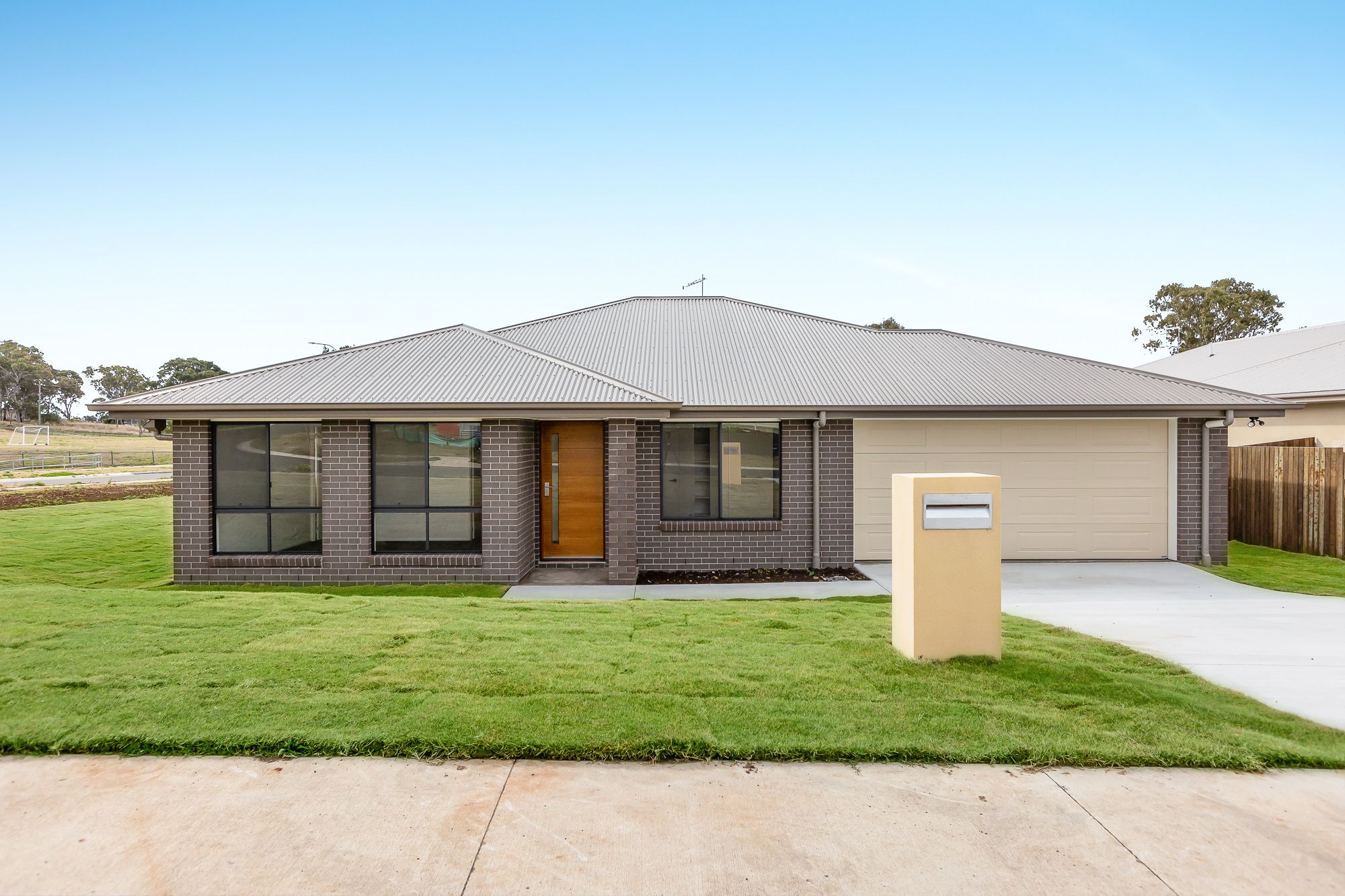 2 Springfield Street, Meringandan West, QLD 4352 - Leased House - Ray ...