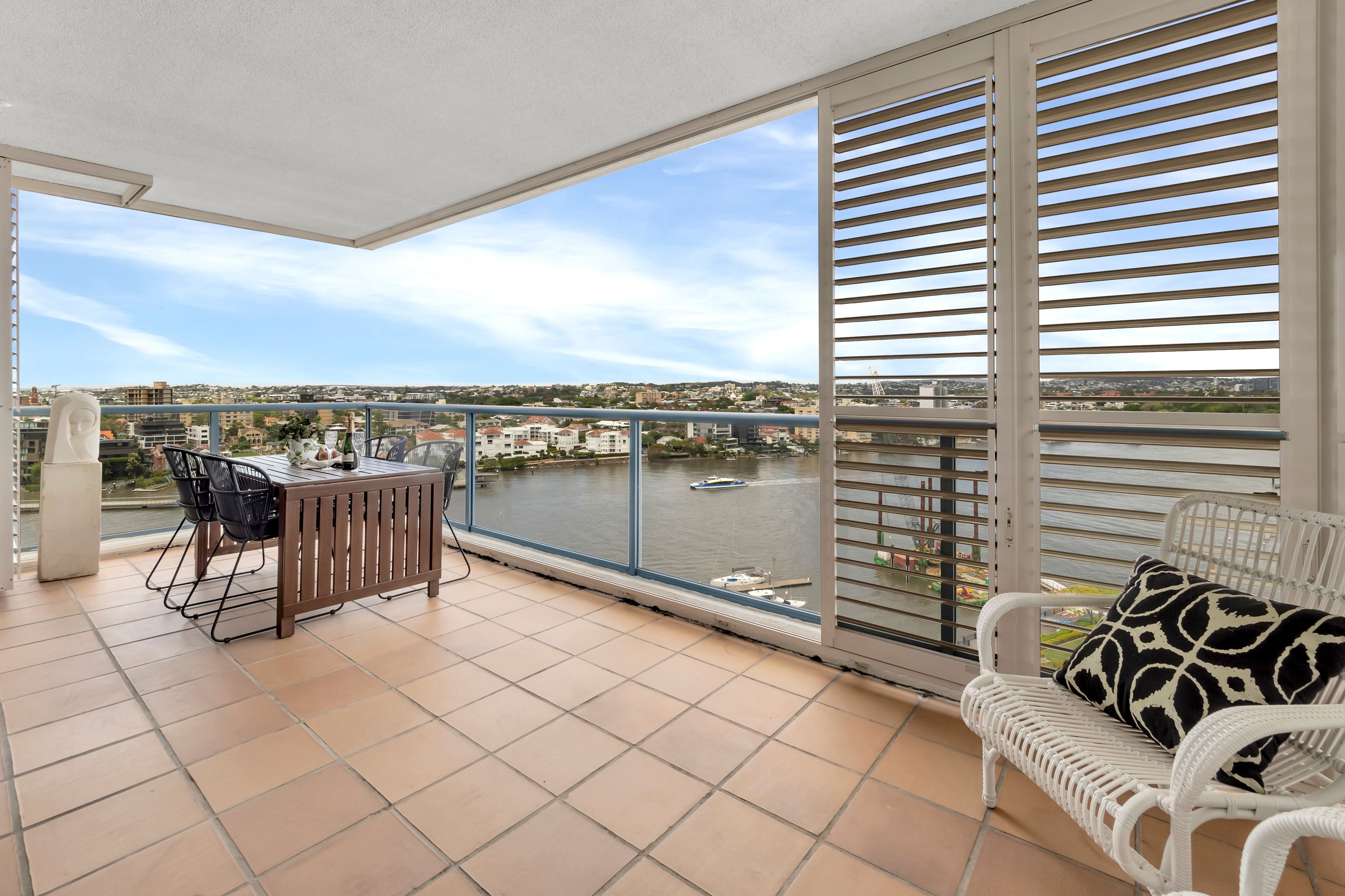 82/42 Ferry Street, Kangaroo Point, QLD 4169 - Sold Apartment - Ray ...
