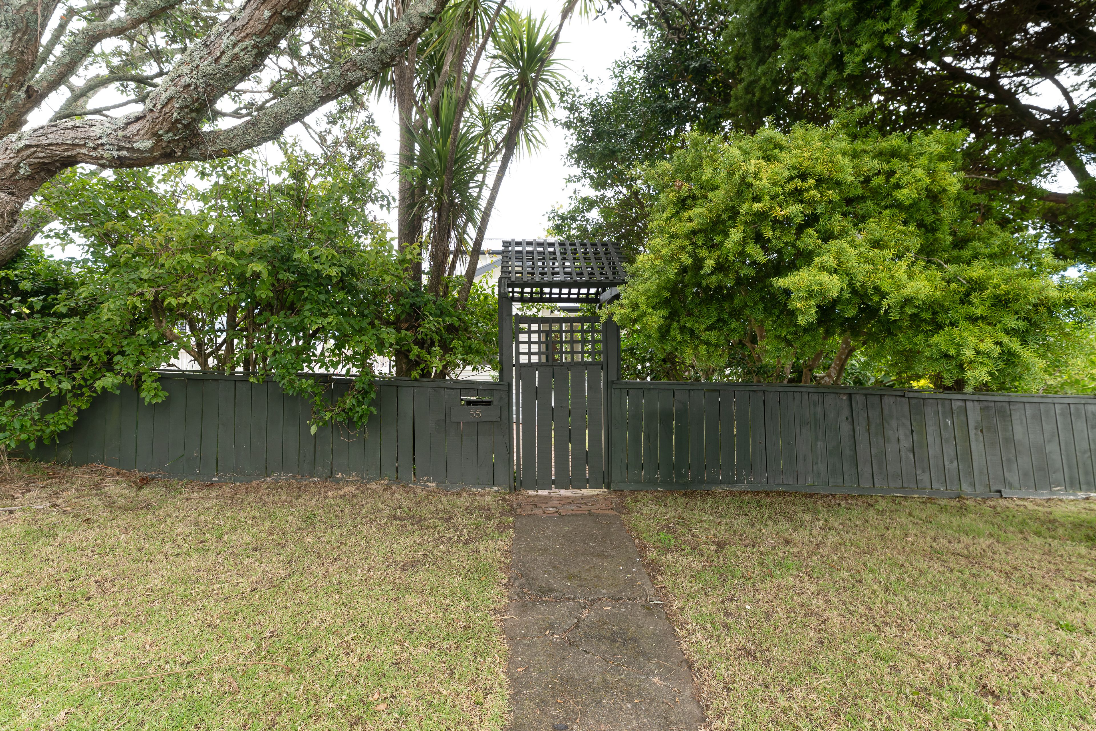 55 Commodore Drive, Lynfield, Auckland City 1042 - House for Sale - Ray ...