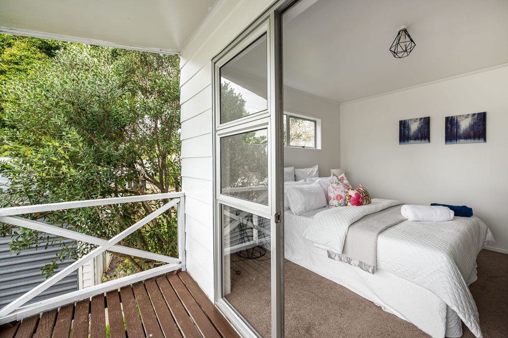 8 Pitcher Place, Glen Eden, Waitakere City 0602 - Sold House - Ray ...