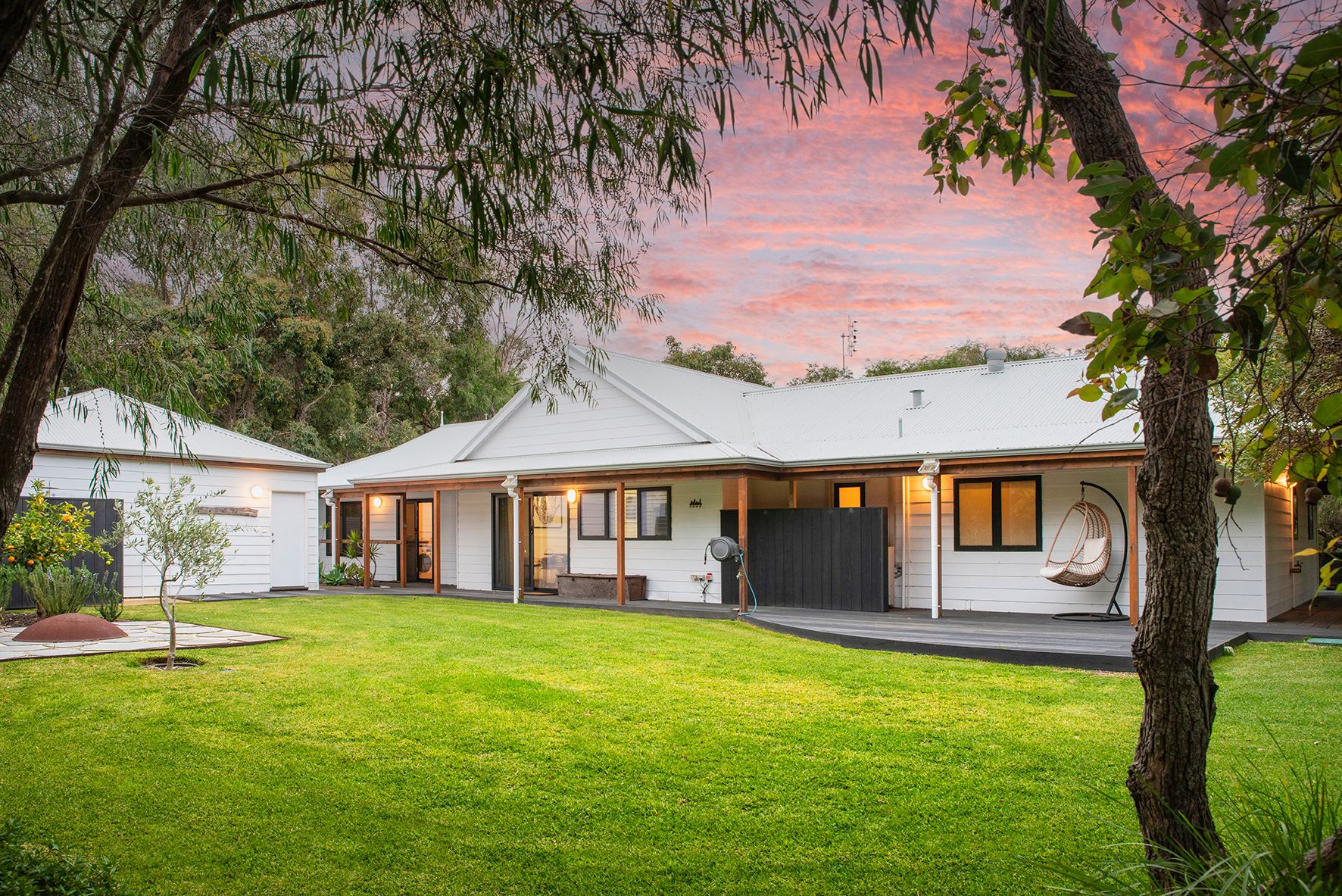 11 Eagle Bay-Meelup Road, Eagle Bay, WA 6281 - Sold House - Ray White ...