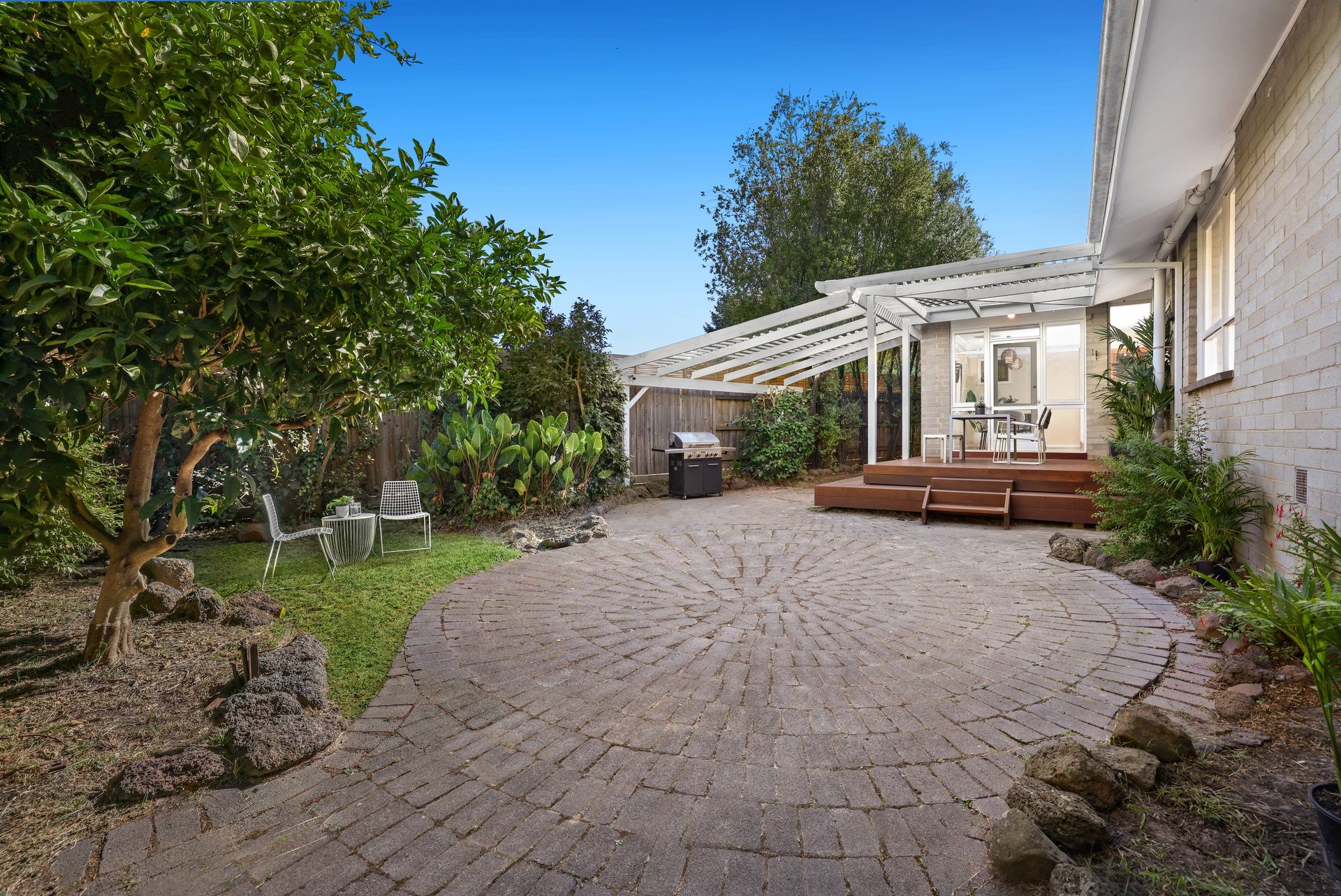 28 Leeds Road, Mount Waverley, VIC 3149 - Sold House - Ray White Mount ...