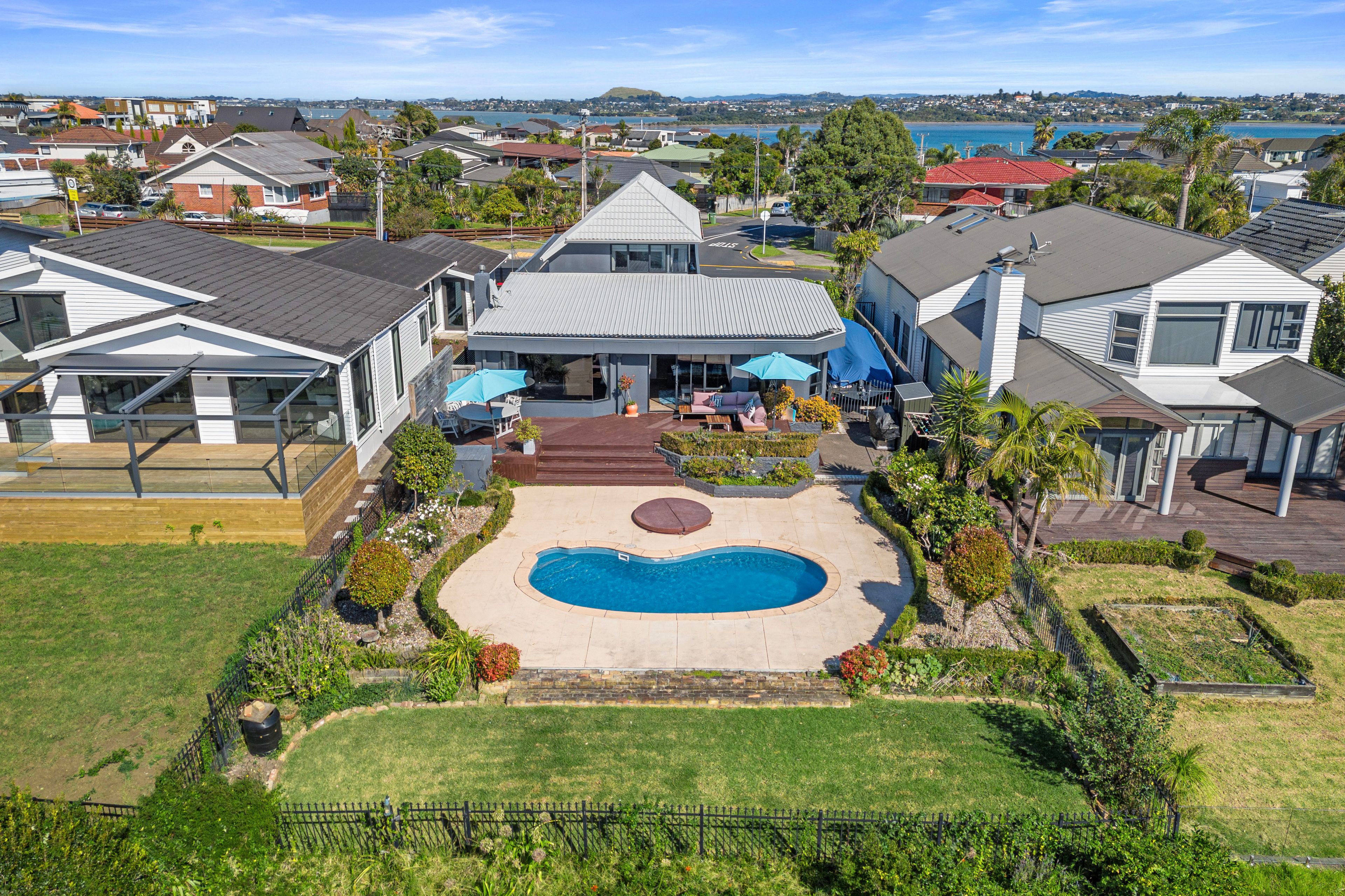 108 Clovelly Road, Bucklands Beach, Manukau City 2012 - Sold House ...