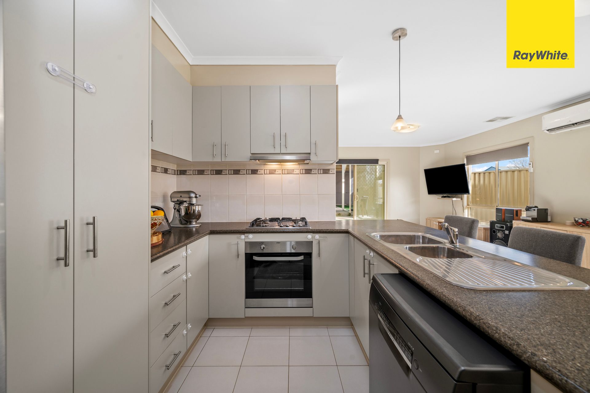 10 Kim Lane, HARKNESS, VIC 3337 - Sold Townhouse - Ray White Melton