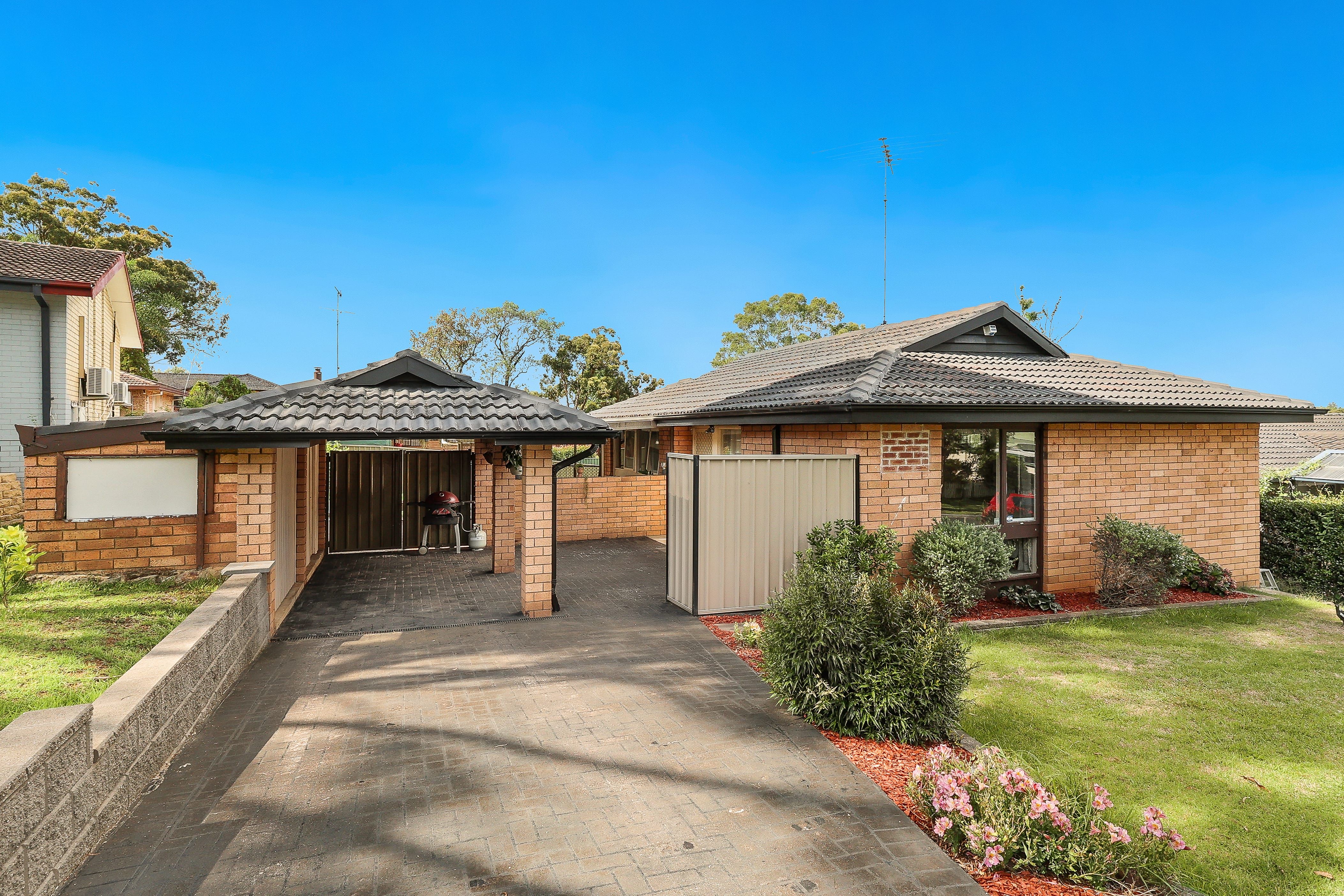 4 yulunga Place, Bradbury, NSW 2560 - Sold House - Ray White Macarthur ...