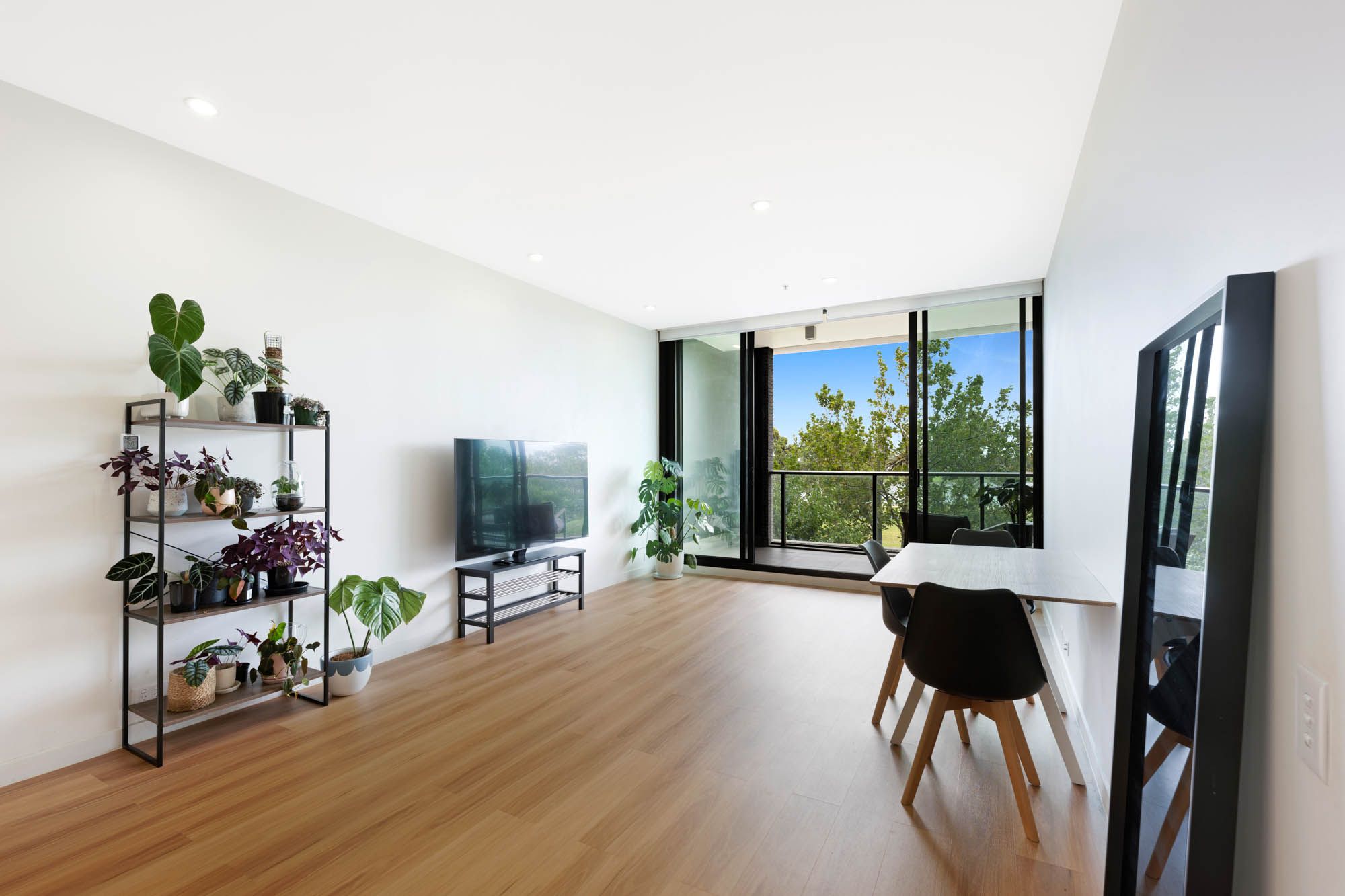 210/70 Queens Road, Melbourne, VIC – Home For Rent • Ray White