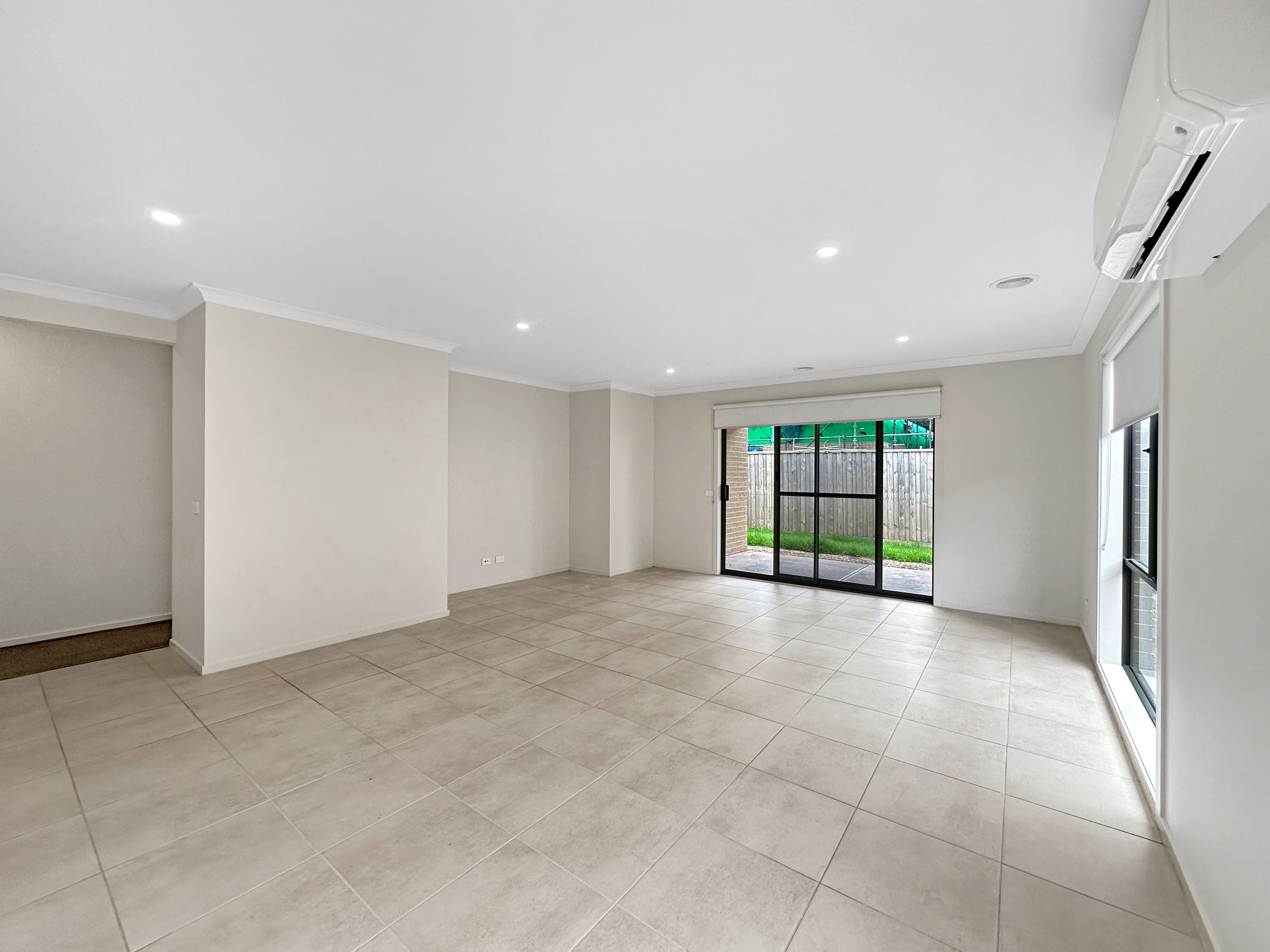 27 Spectrum Crescent, Clyde North, VIC 3978 - House for Rent - Ray ...