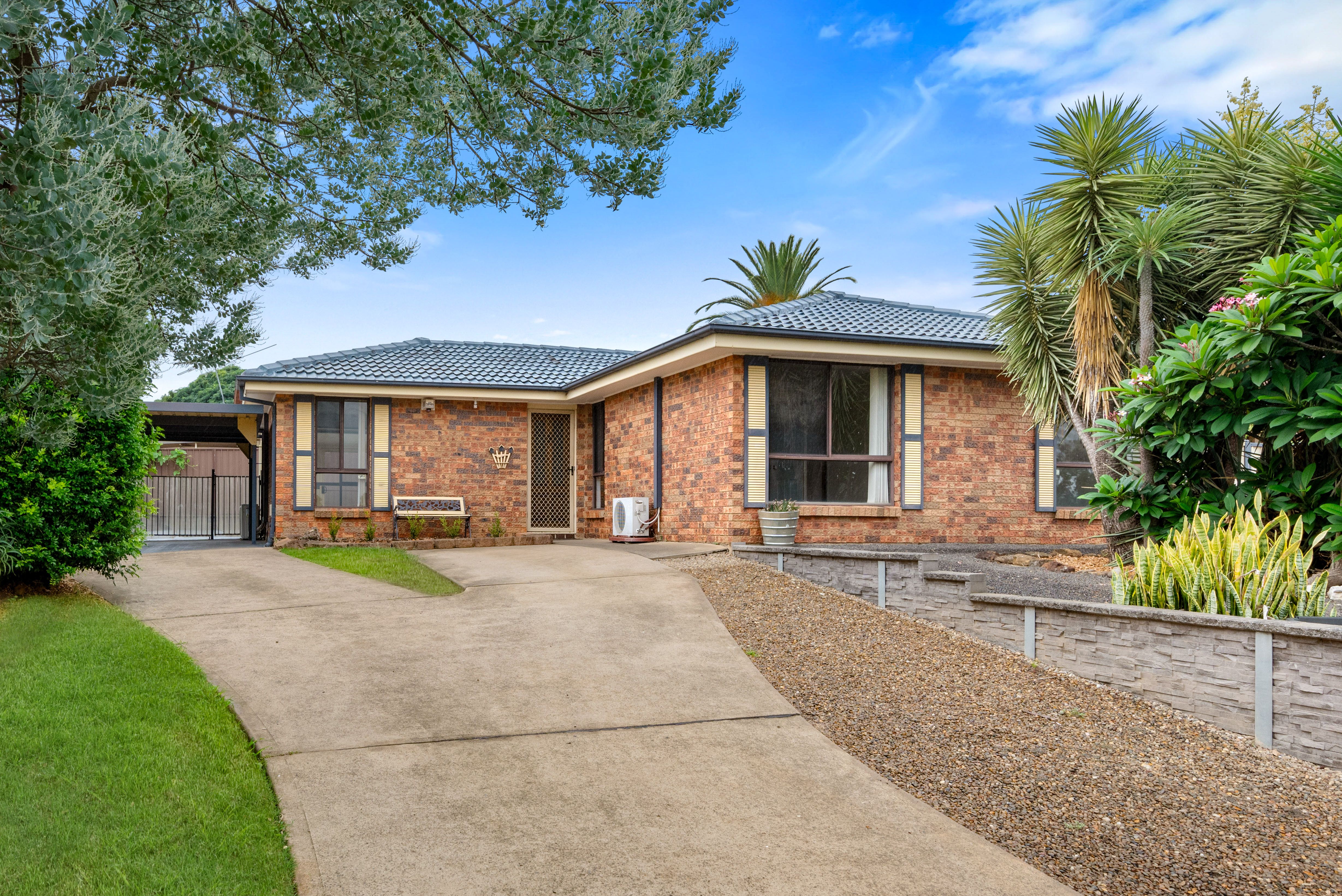 12 Sunderland Drive, Raby, NSW 2566 - Sold House - Ray White Macarthur ...