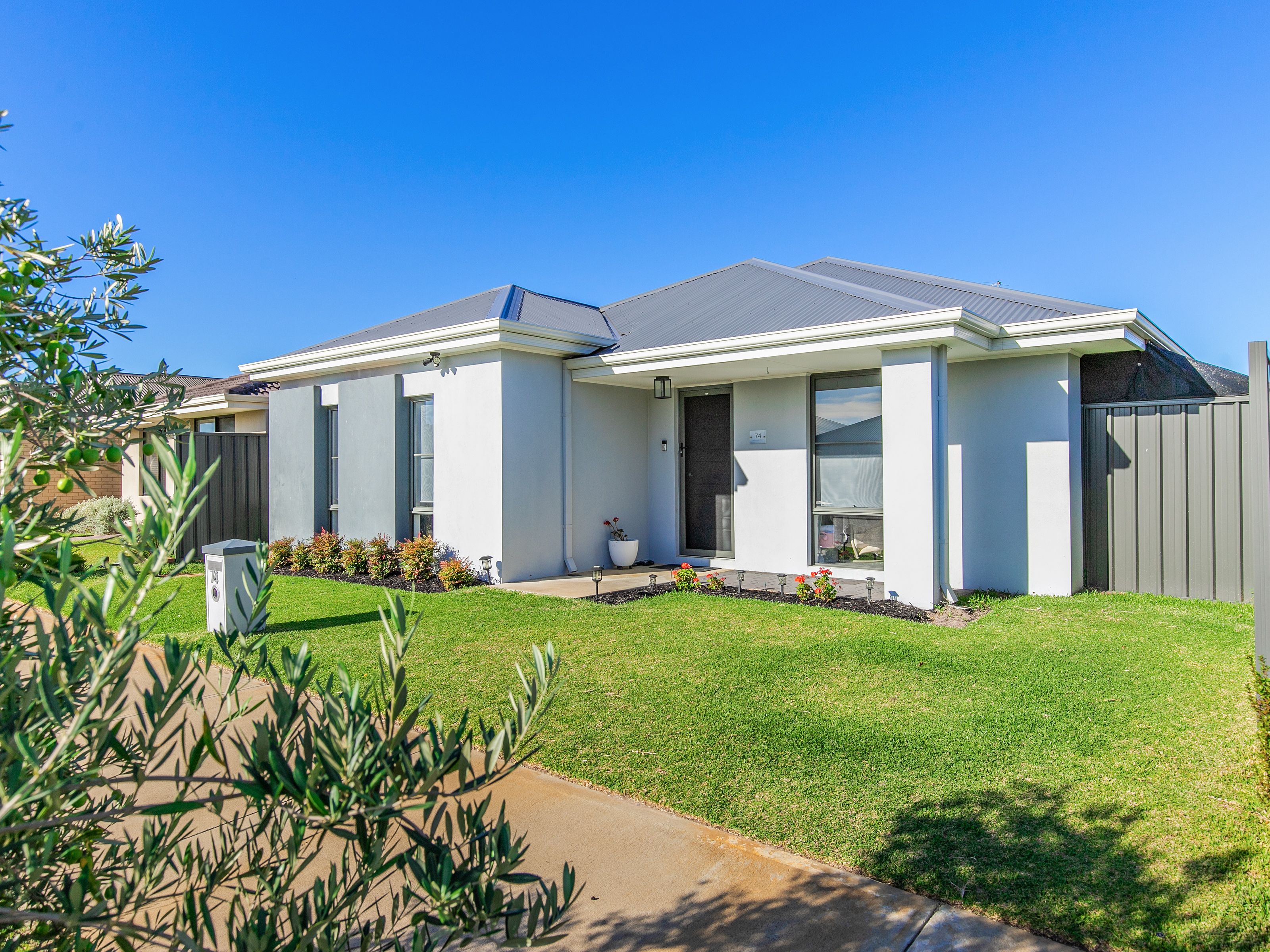 74 Bottlenose Circuit, Waikiki, WA 6169 - Sold House - Ray White ...